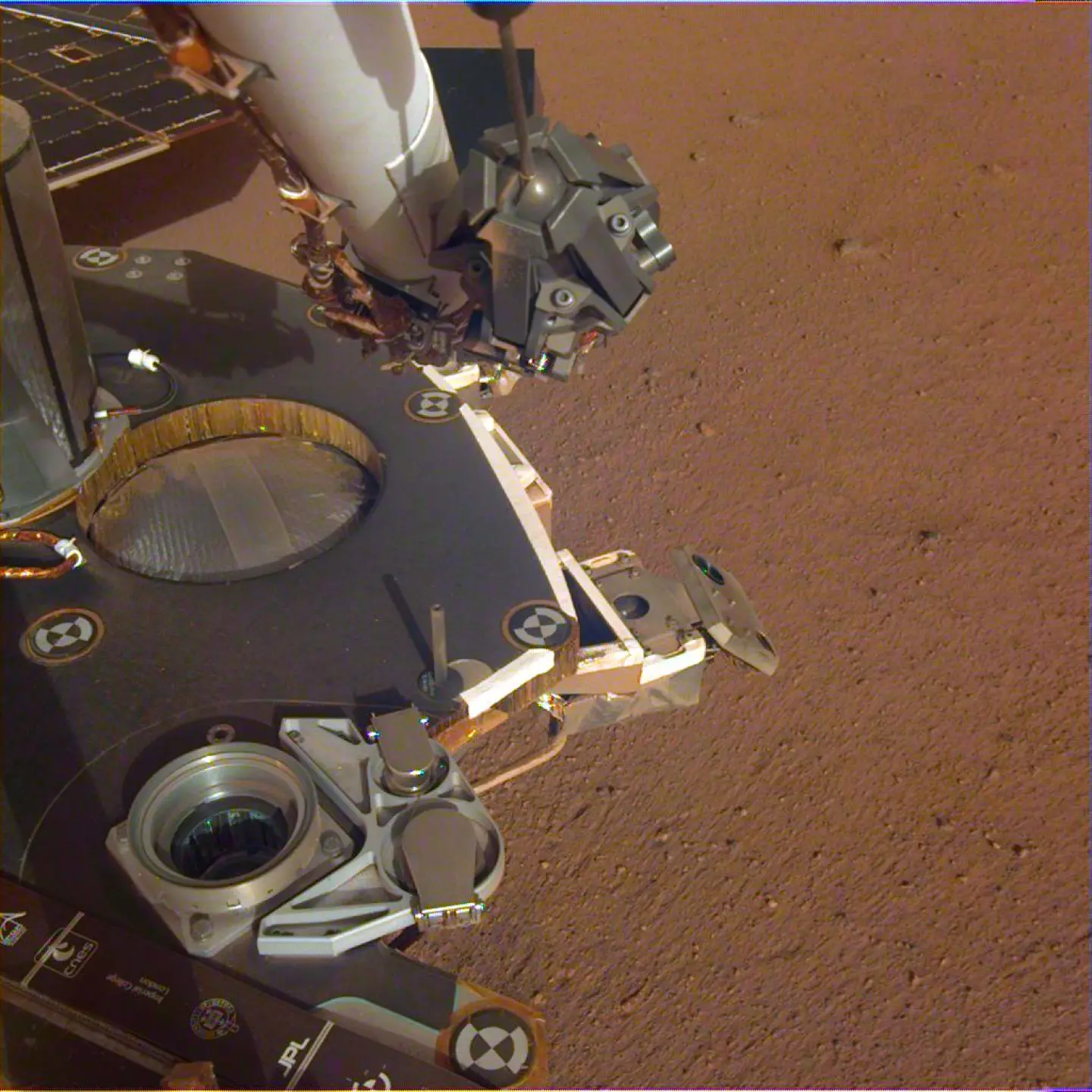 InSight Mars lander tests out its robotic arm