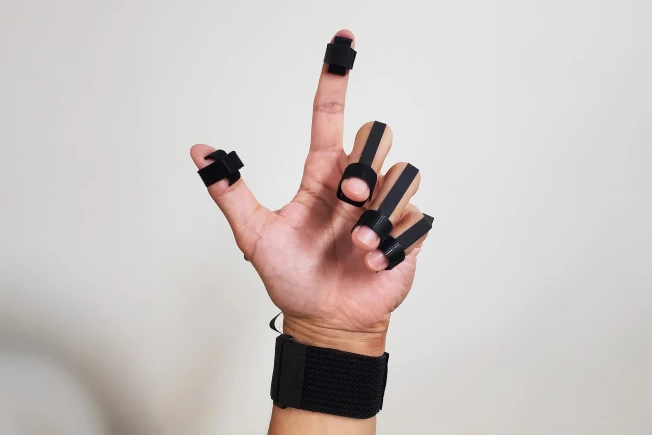 Tiny wearable for VR feels lifelike when touching things