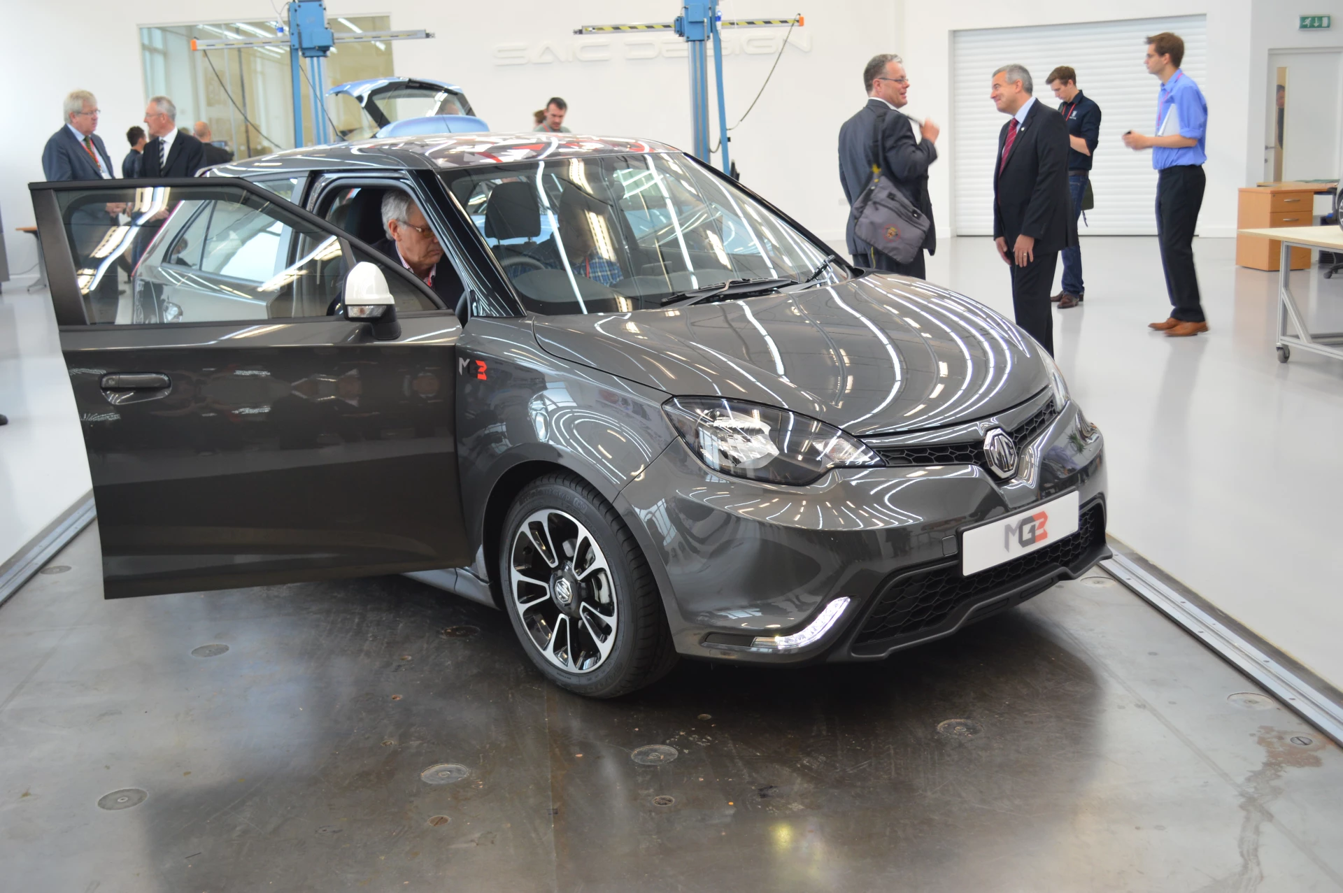 MG officially unveils its MG3 customizable hatchback supermini
