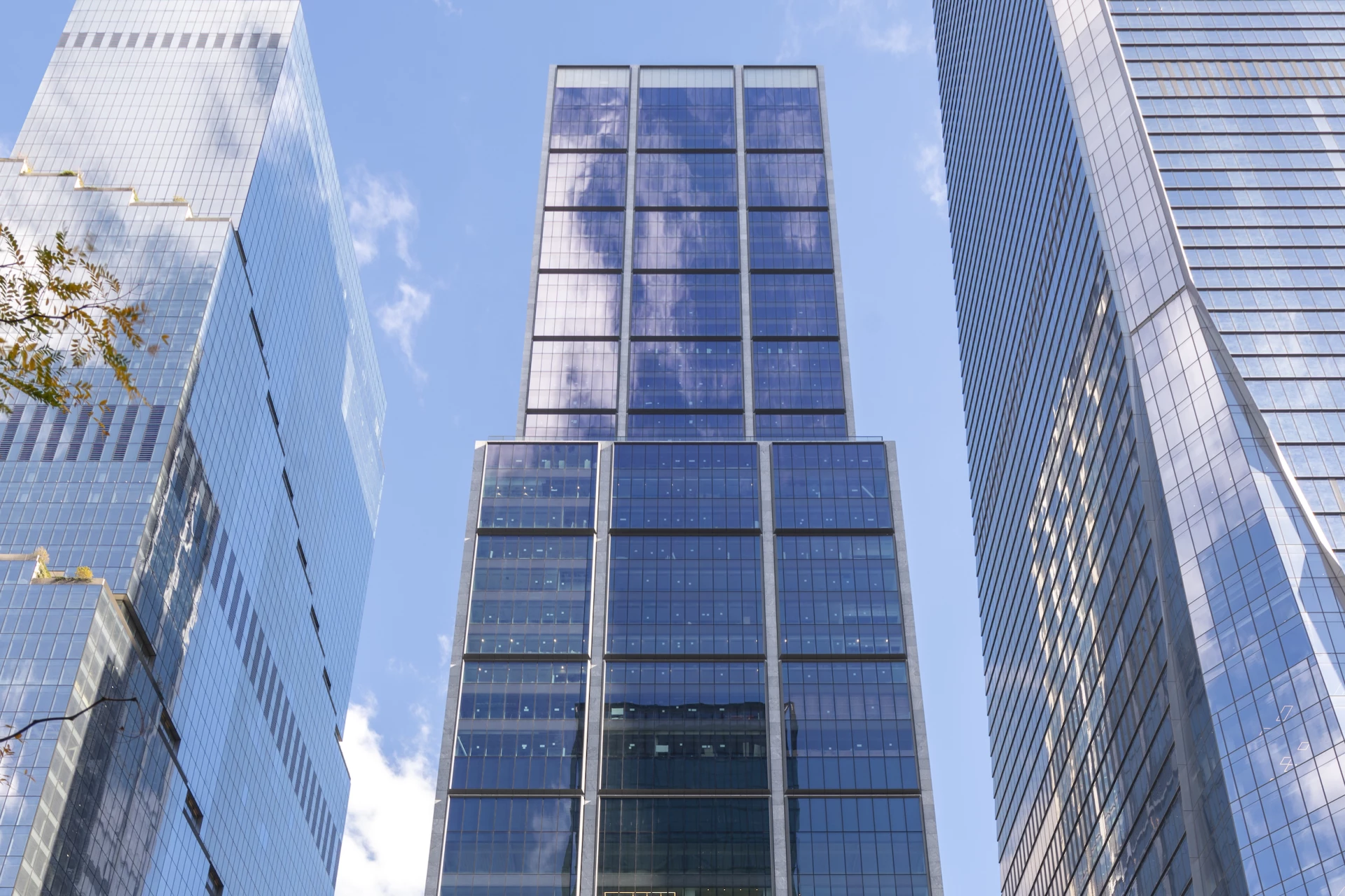 City block-sized supertall skyscraper completed in Manhattan