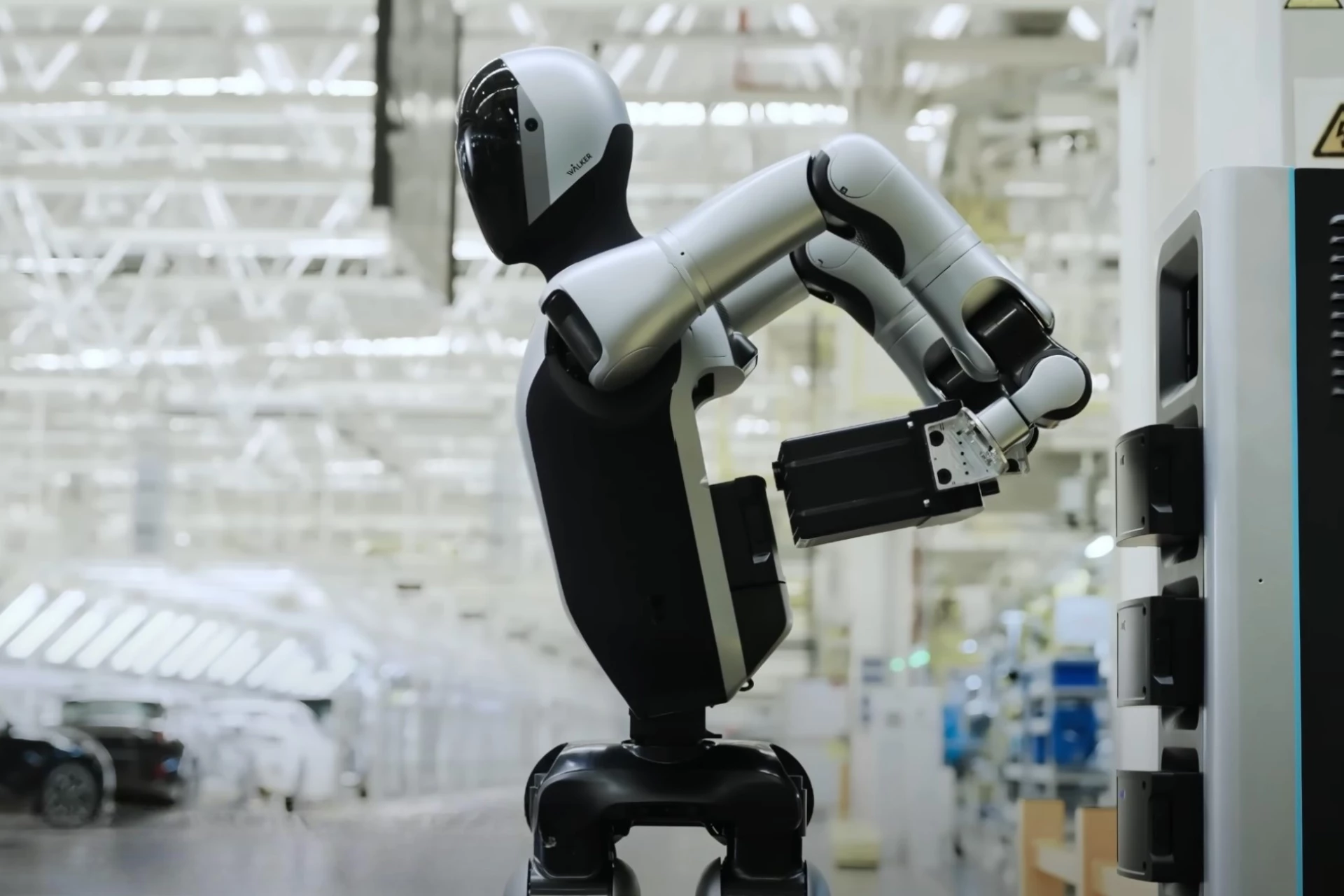 Humanoid robot swaps batteries for nonstop operation