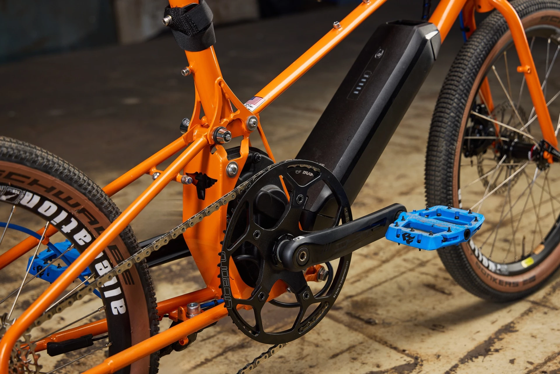 Unique Vapor Propulsion mid-motor ebike setup folds to suitcase size