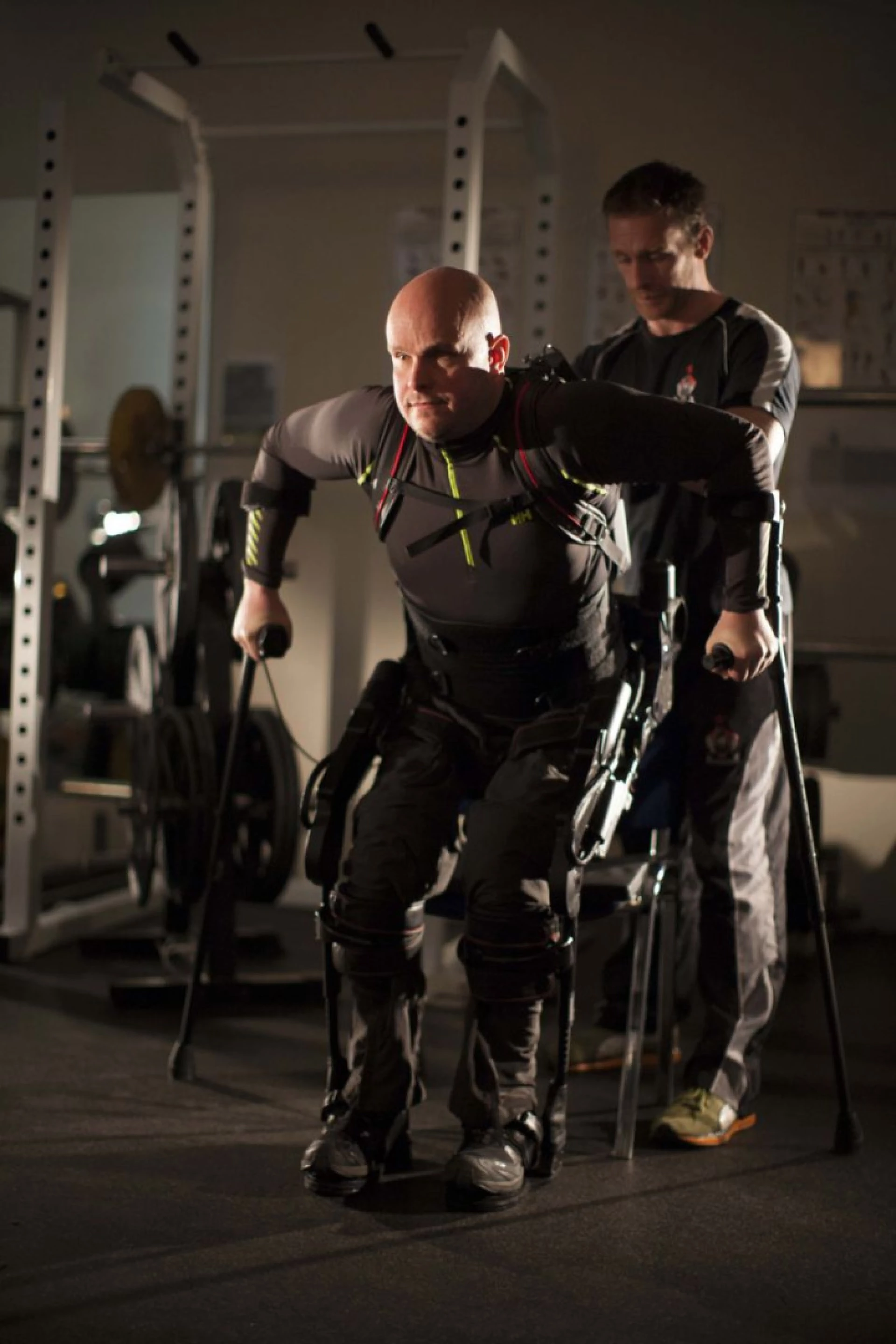 Completely paralyzed man steps out in robotic exoskeleton