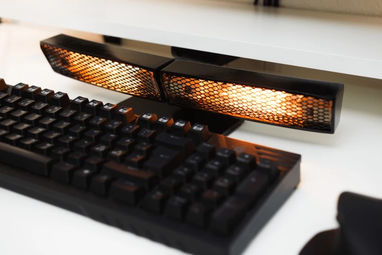 Keyboard hand-heater uses infrared to keep your fingers toasty