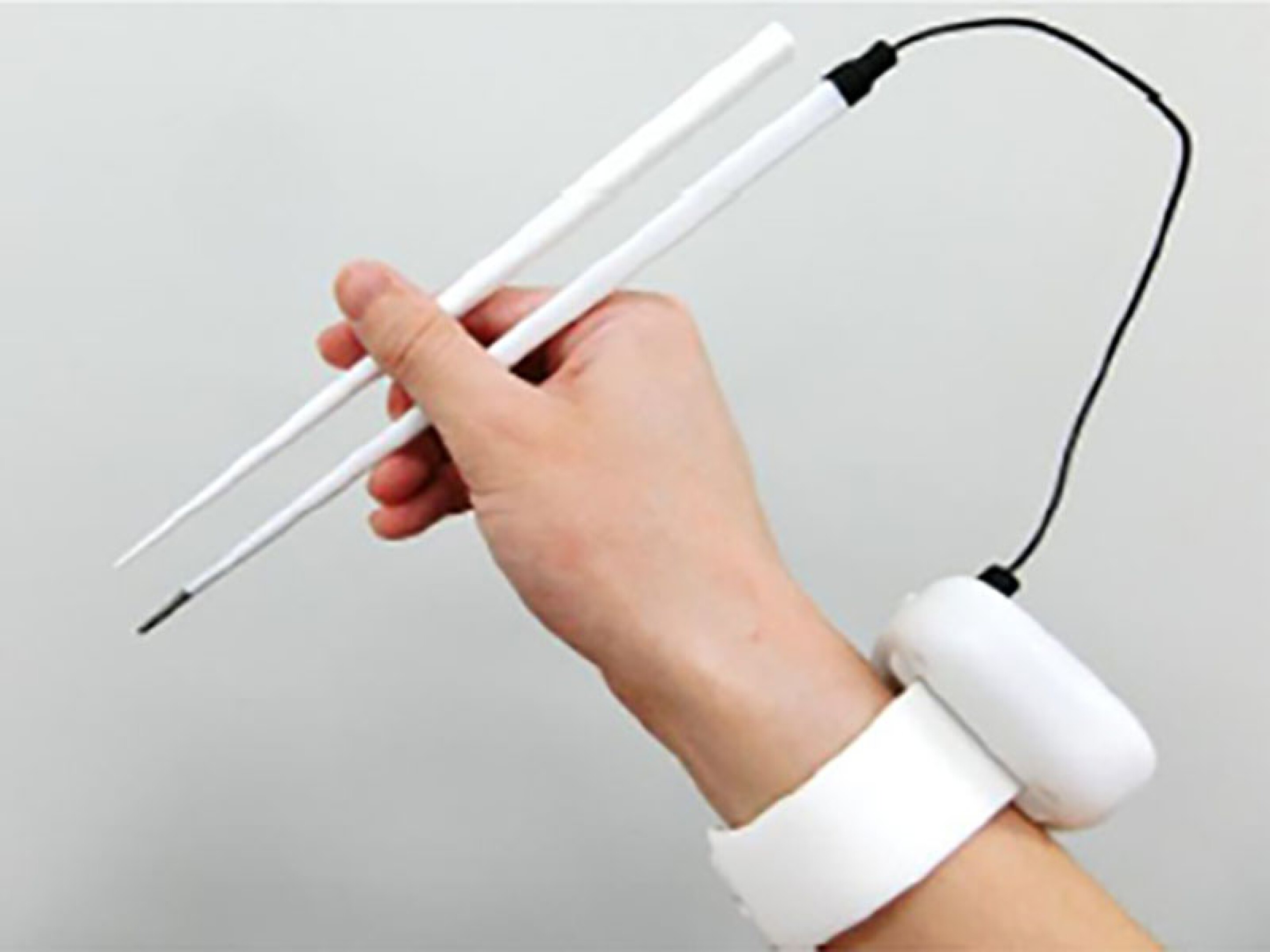 Flavor Adjusting Electric Chopsticks Make Low Salt Food Taste Salty