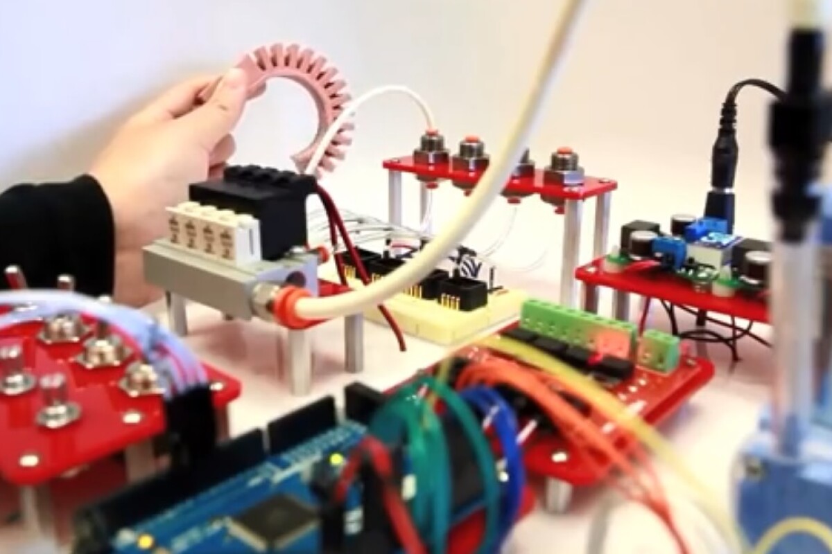 Soft robotics "toolkit" features everything a robot-maker needs