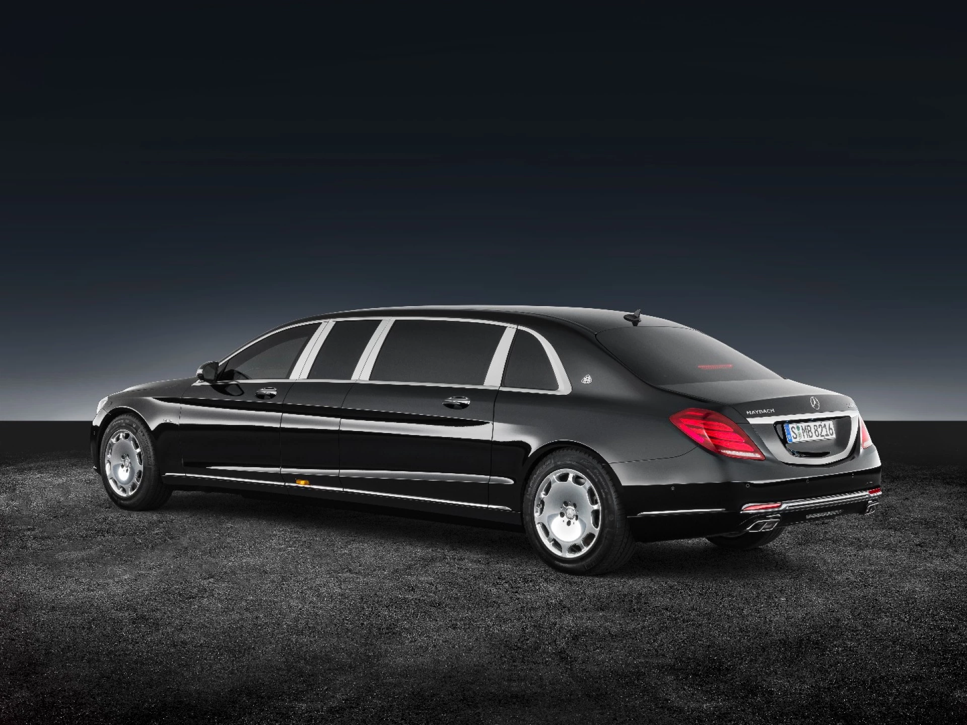 Mercedes-Maybach S 600 Pullman Guard protects passengers from bullets ...
