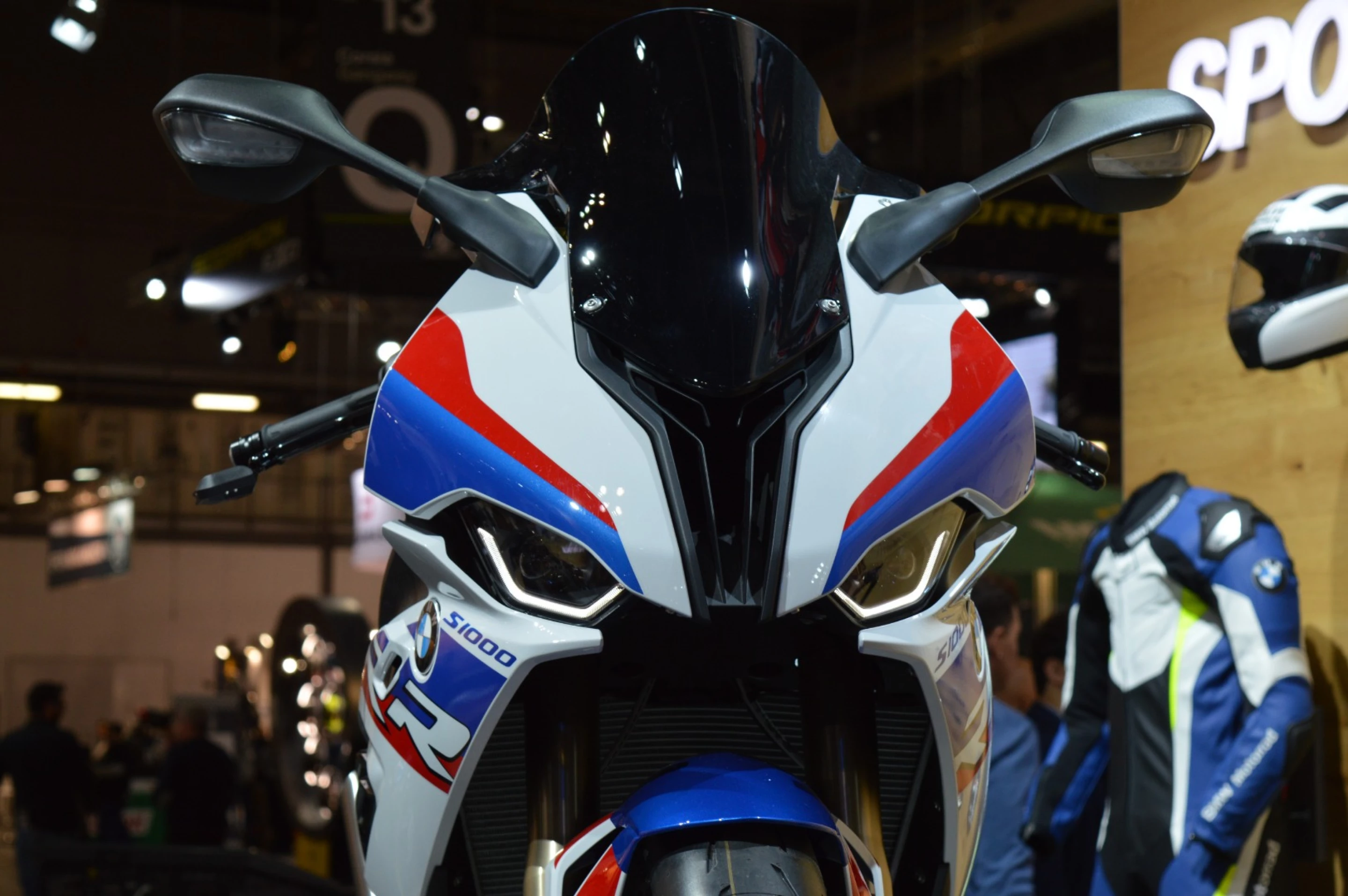 Third-gen 2019 BMW S1000RR gains 8 hp, loses 24 lb, and gets symmetrical