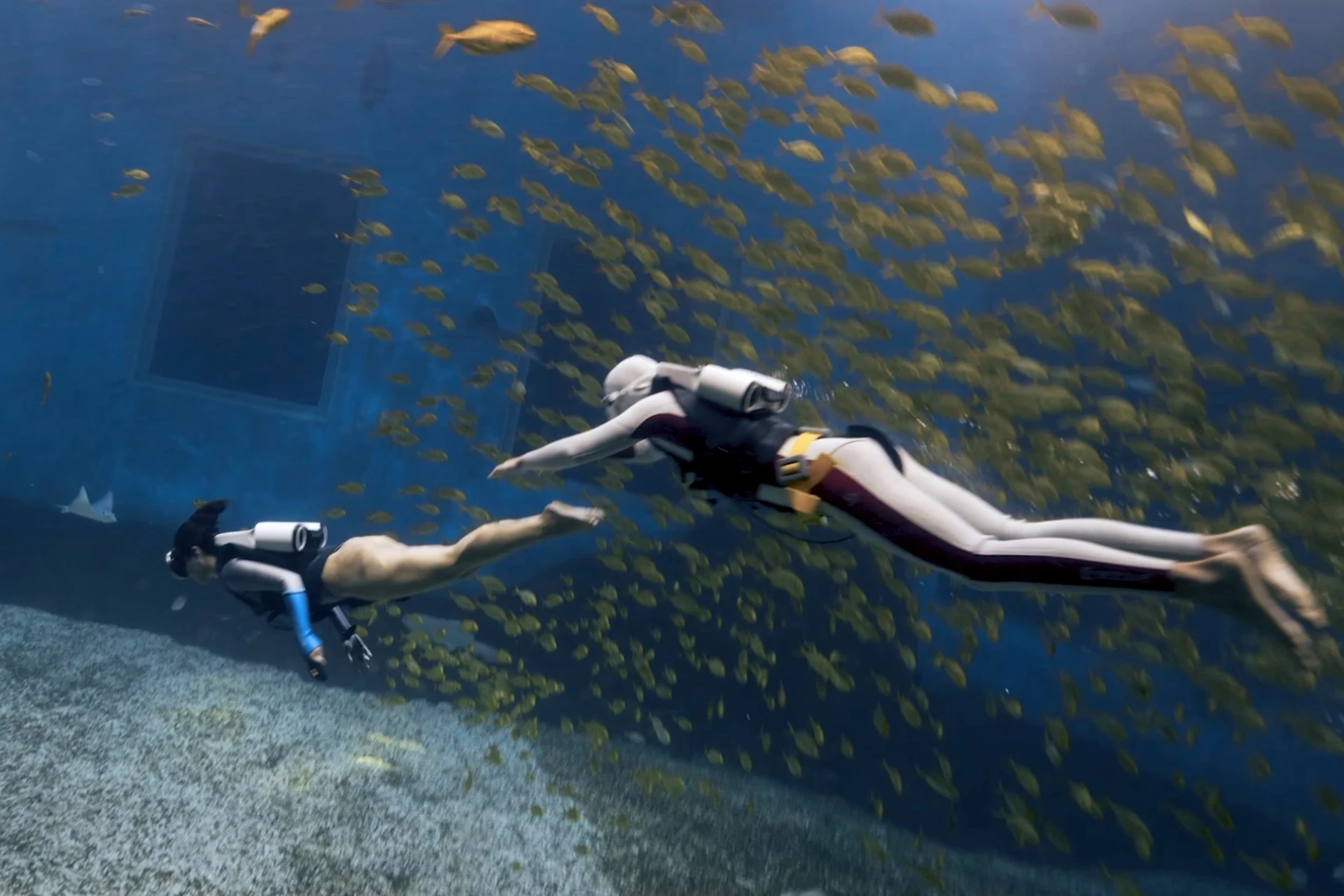 Affordable XiaoTun underwater jetpack hits Kickstarter