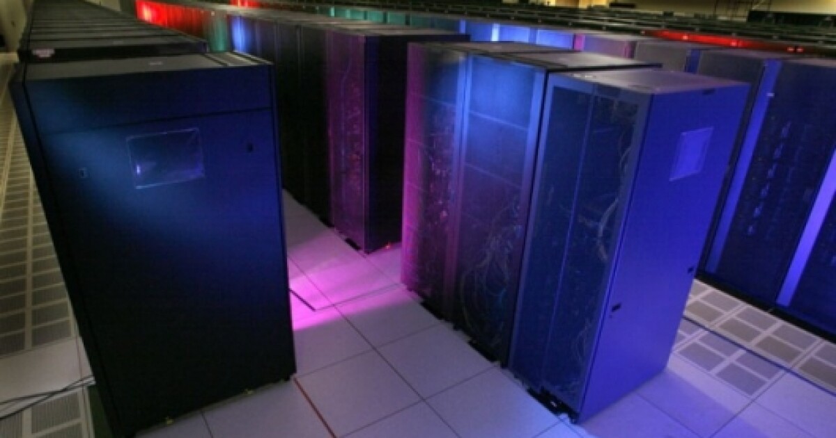 Roadrunner: supercomputer breaks petaflop barrier