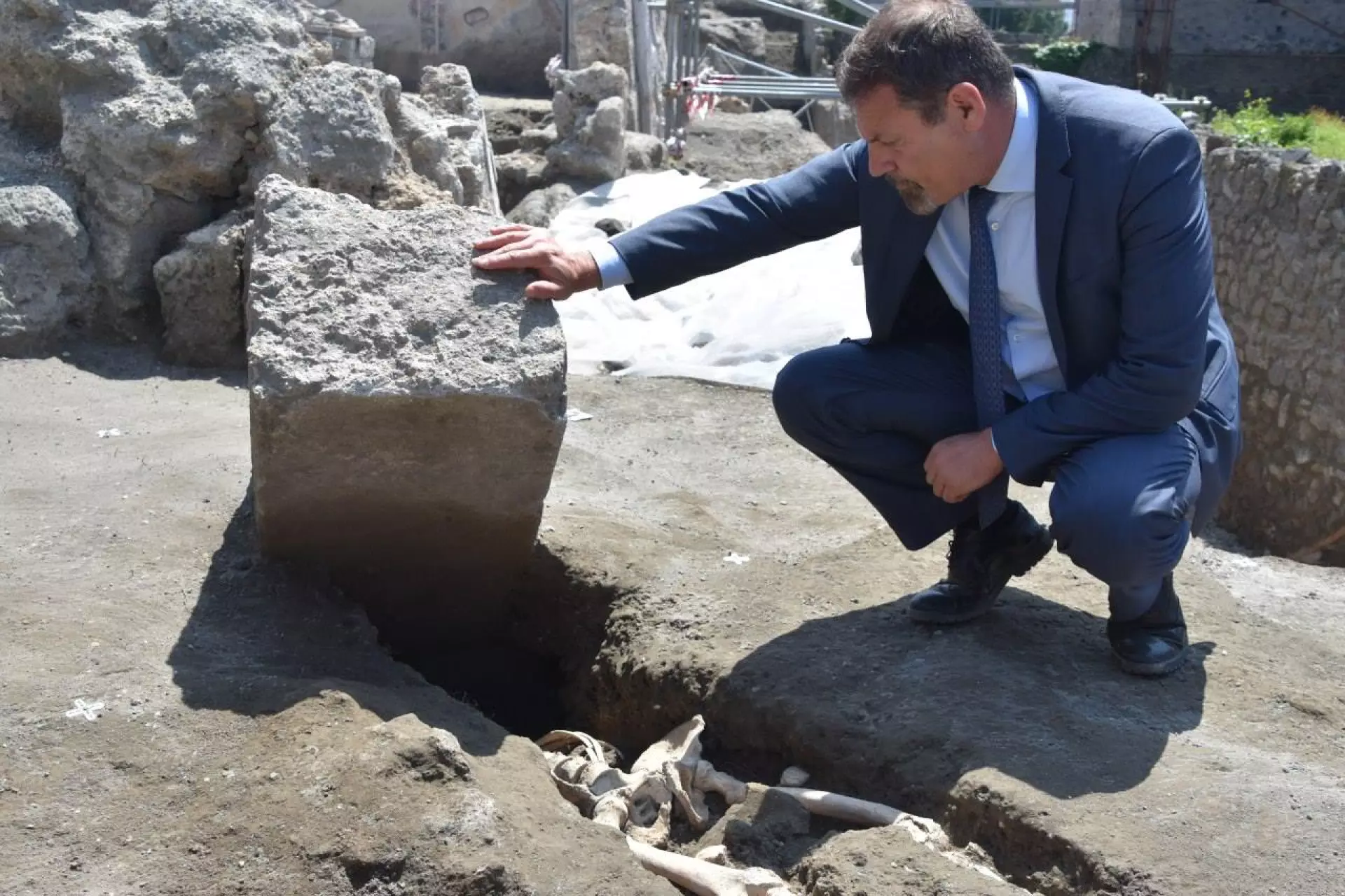 Pompeii skeleton found crushed under stone block while fleeing volcanic ...