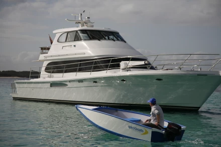 Quickboat foldable boat: From roof rack to water in 60 seconds