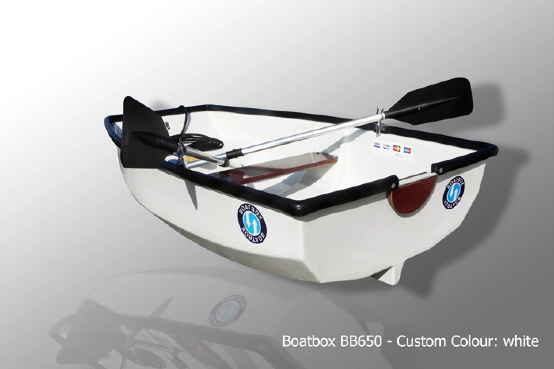 Car-top cargo box doubles as a boat