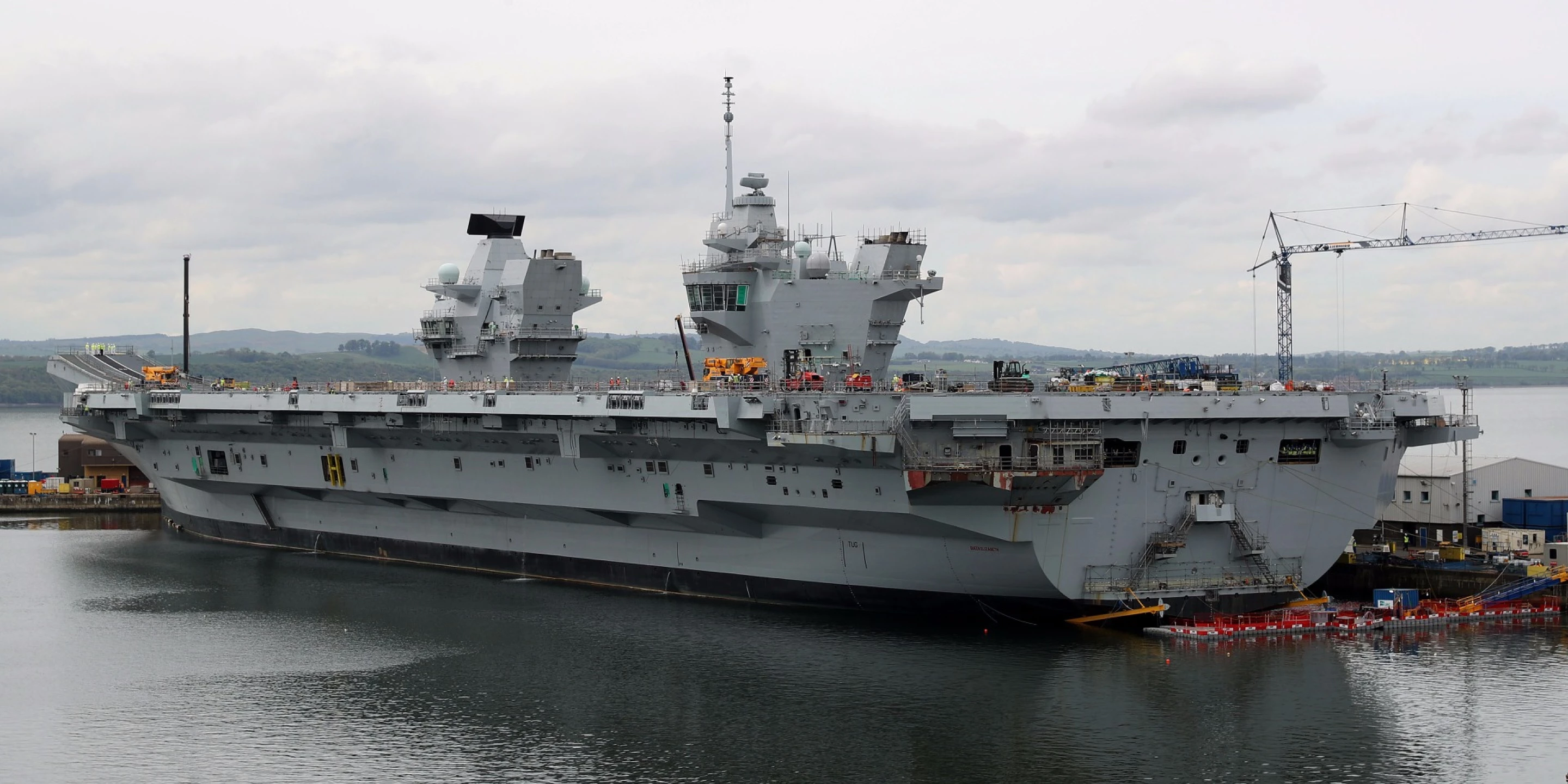 UK's largest ever warship, HMS Queen Elizabeth, sets sail for the first ...