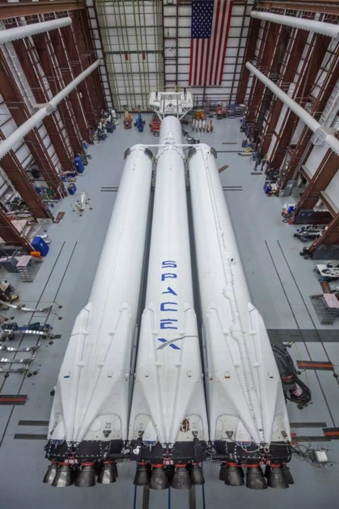 Falcon Heavy vs. the classic Saturn V
