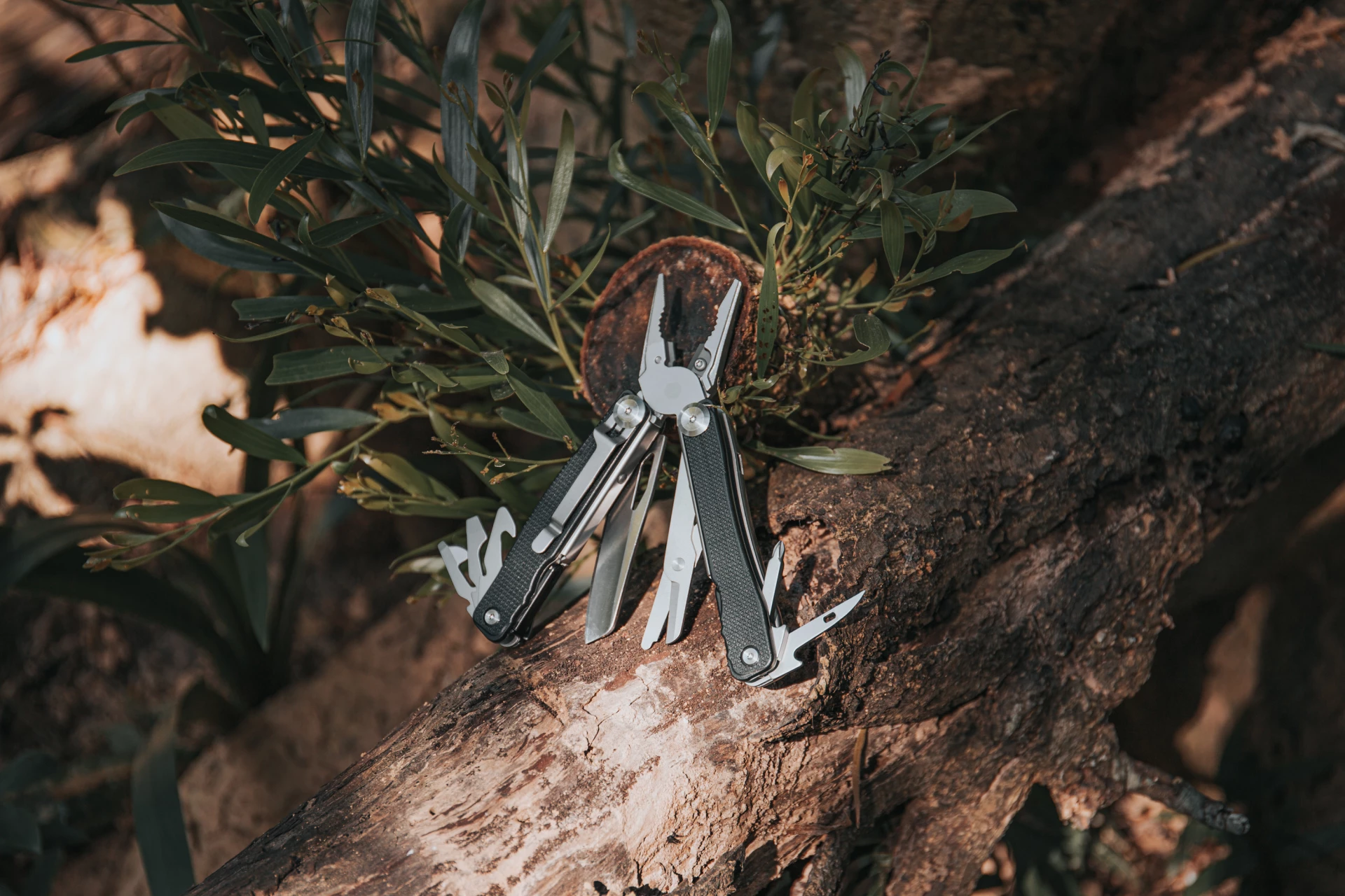 14-in-1 Talos multitool is a budget option for your everyday carry