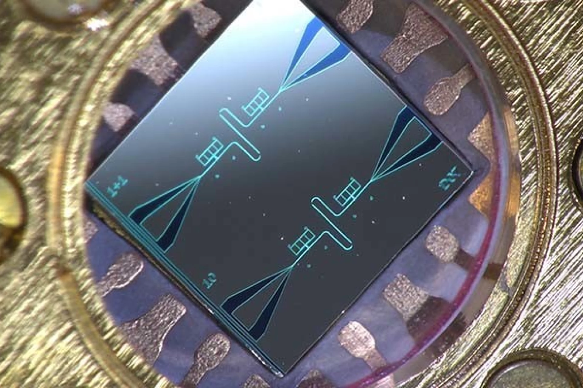 Nanoscale refrigerator helps quantum computers keep their cool