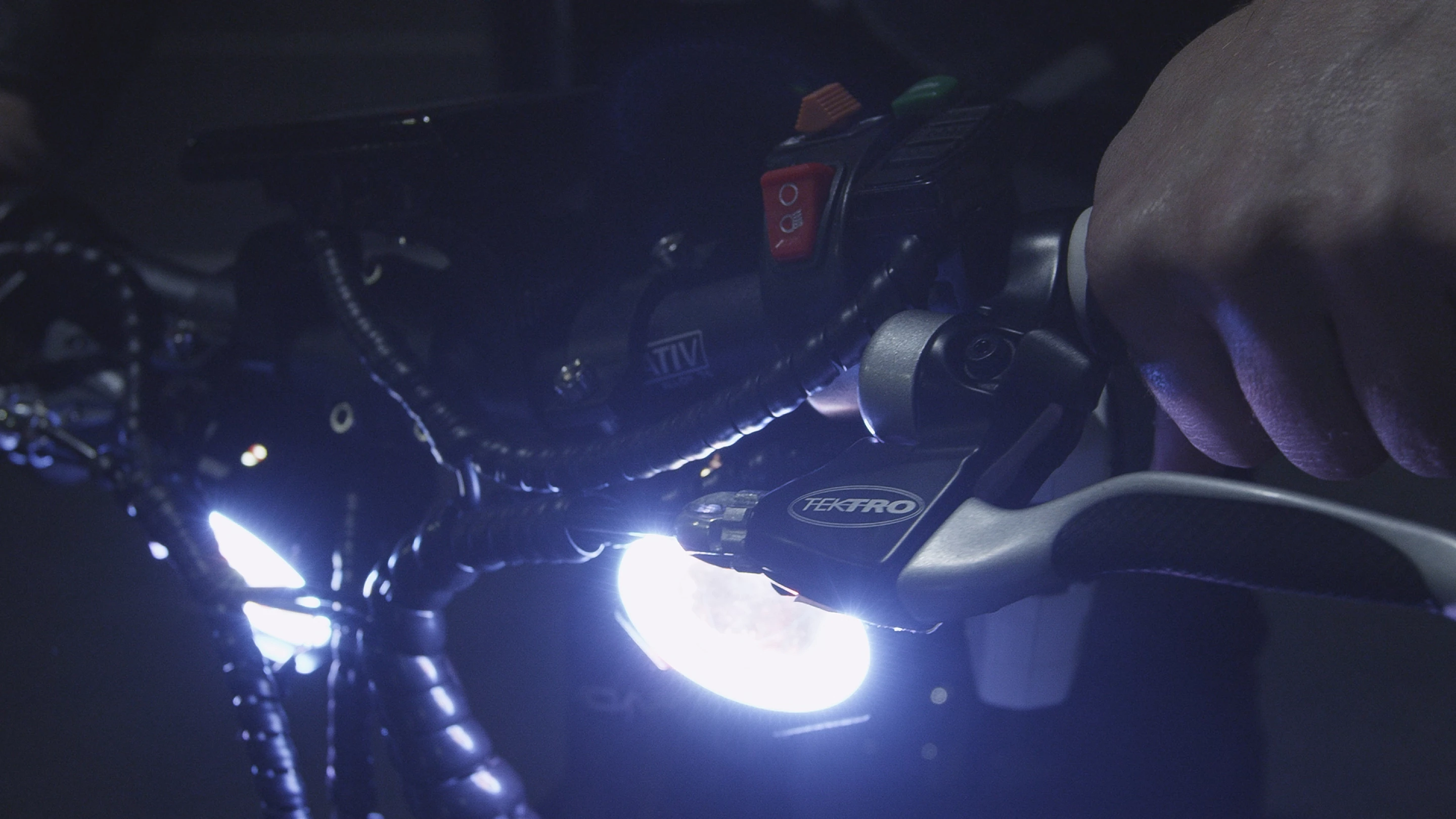Folding electric fat bike promises "moar" features