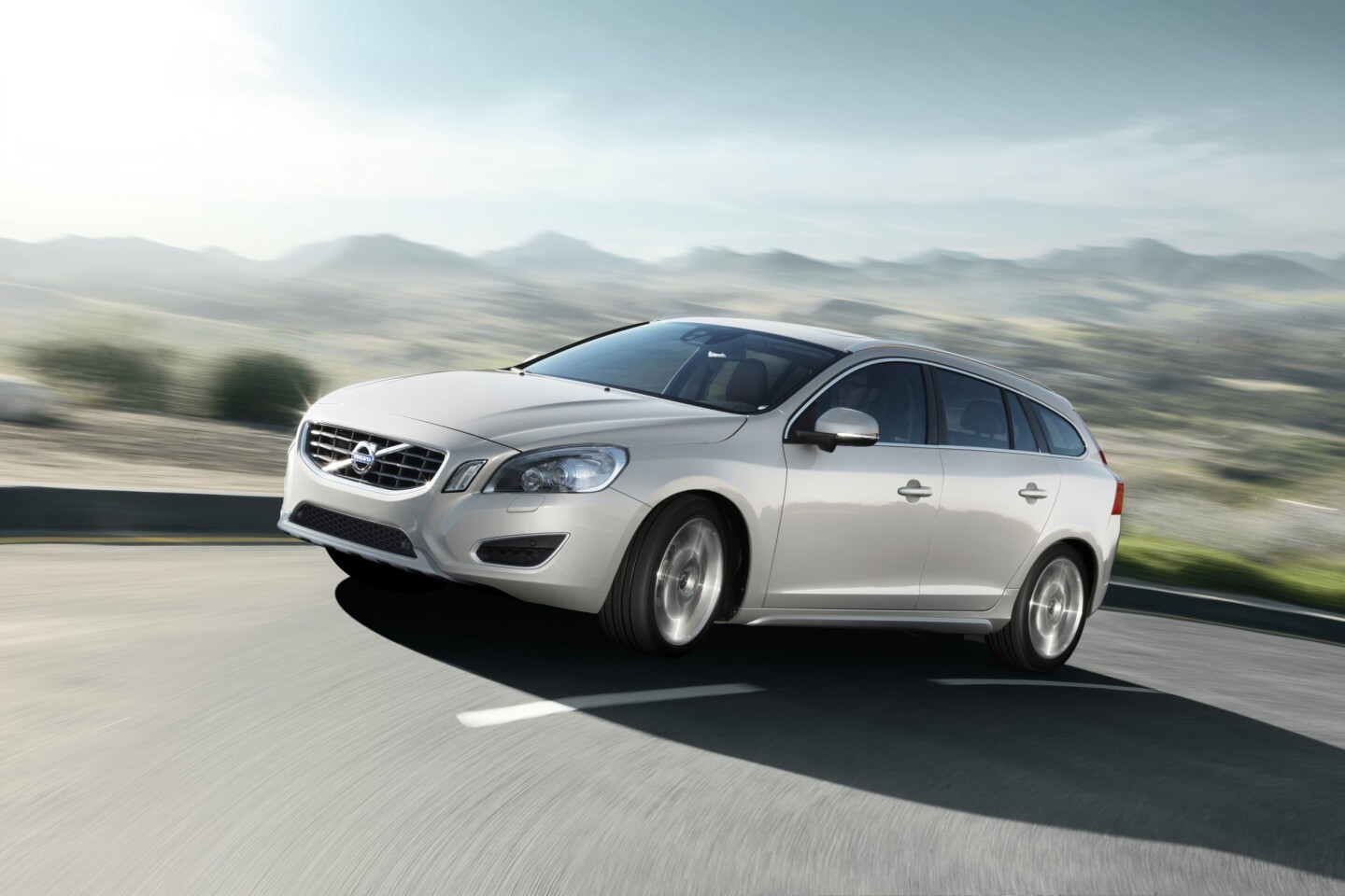 Volvo's 124 mpg V60 plug-in hybrid diesel to debut in Geneva