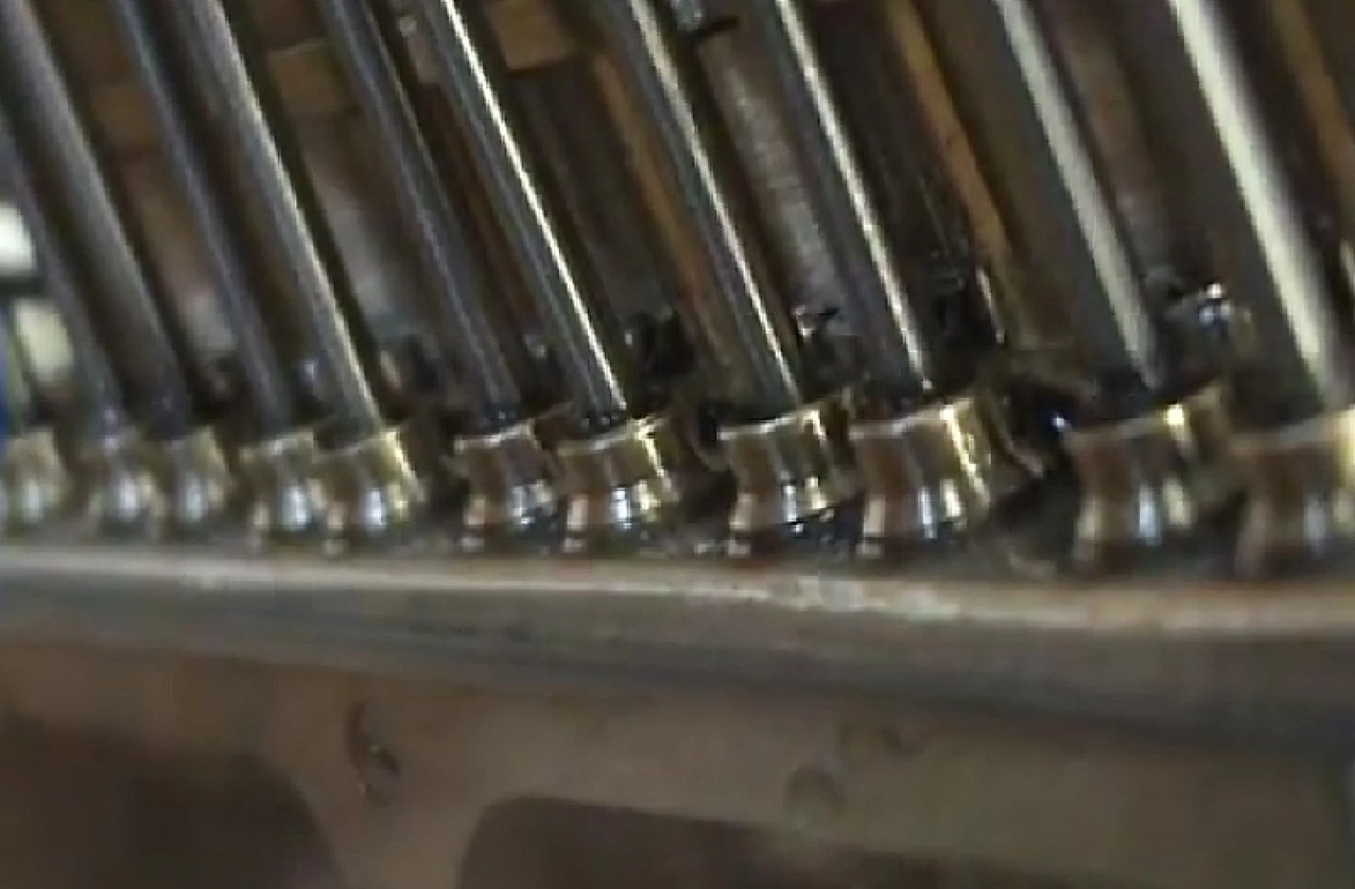 Spanish engineer crafts "world's smallest" V-12 engine