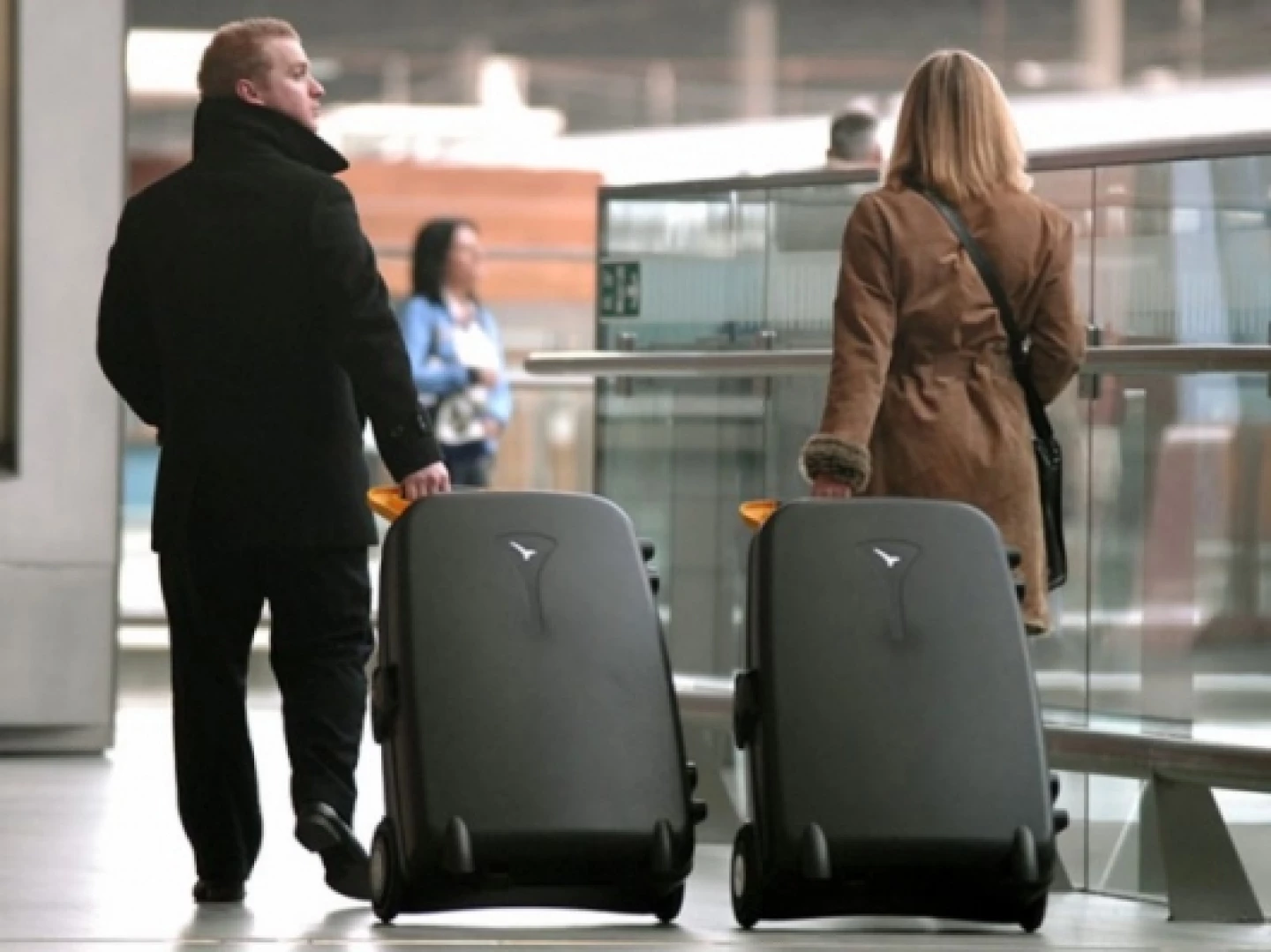 Live Luggage power assisted suitcase