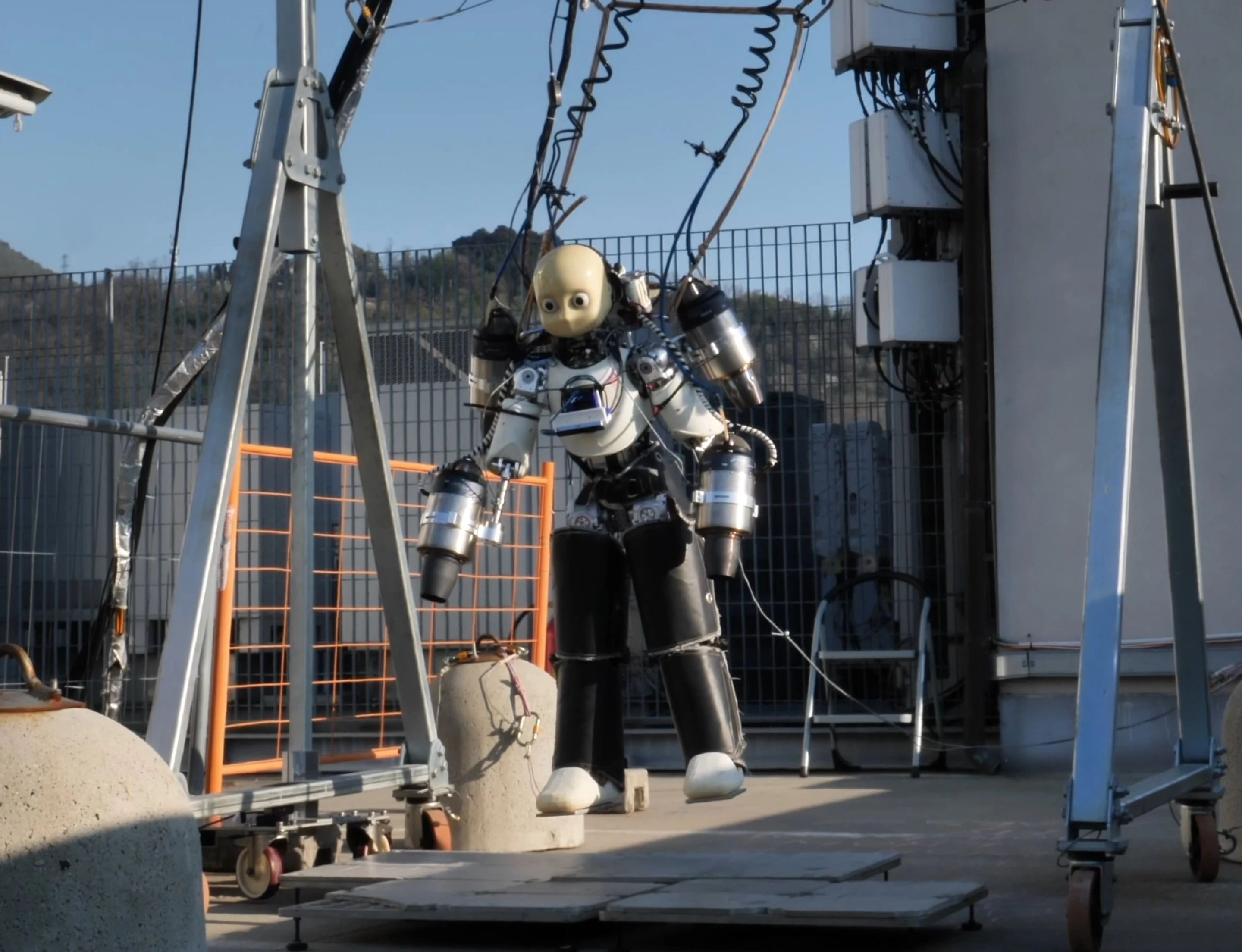 Jet-powered humanoid robot achieves stable hover