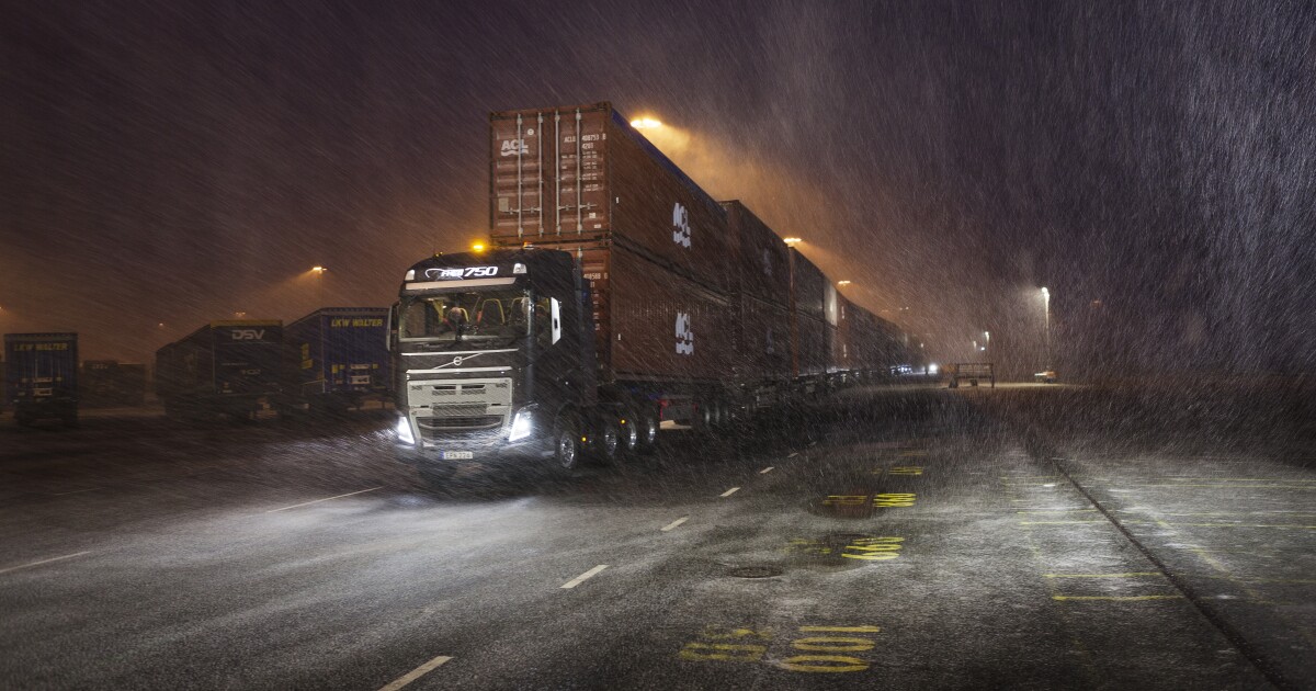 Volvo shows off new gearbox by pulling 750 tonnes from standstill