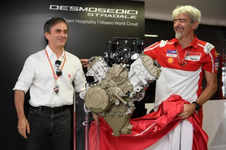 Royal Enfield set to buy Ducati as new 210 hp 1100c V4 Stradale engine ...