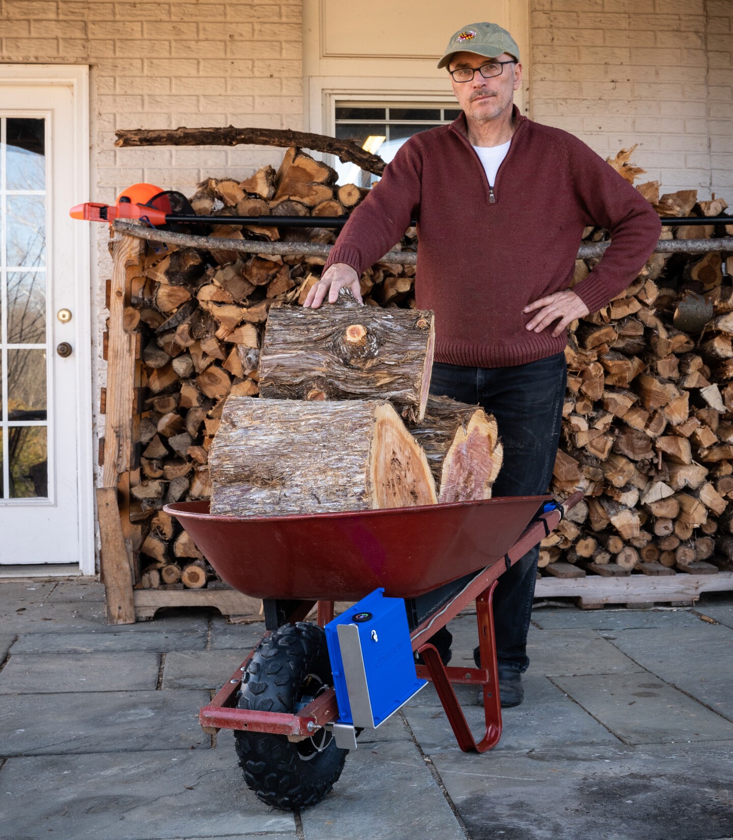 eBarrow Kit turns existing wheelbarrows into motorized load-haulers