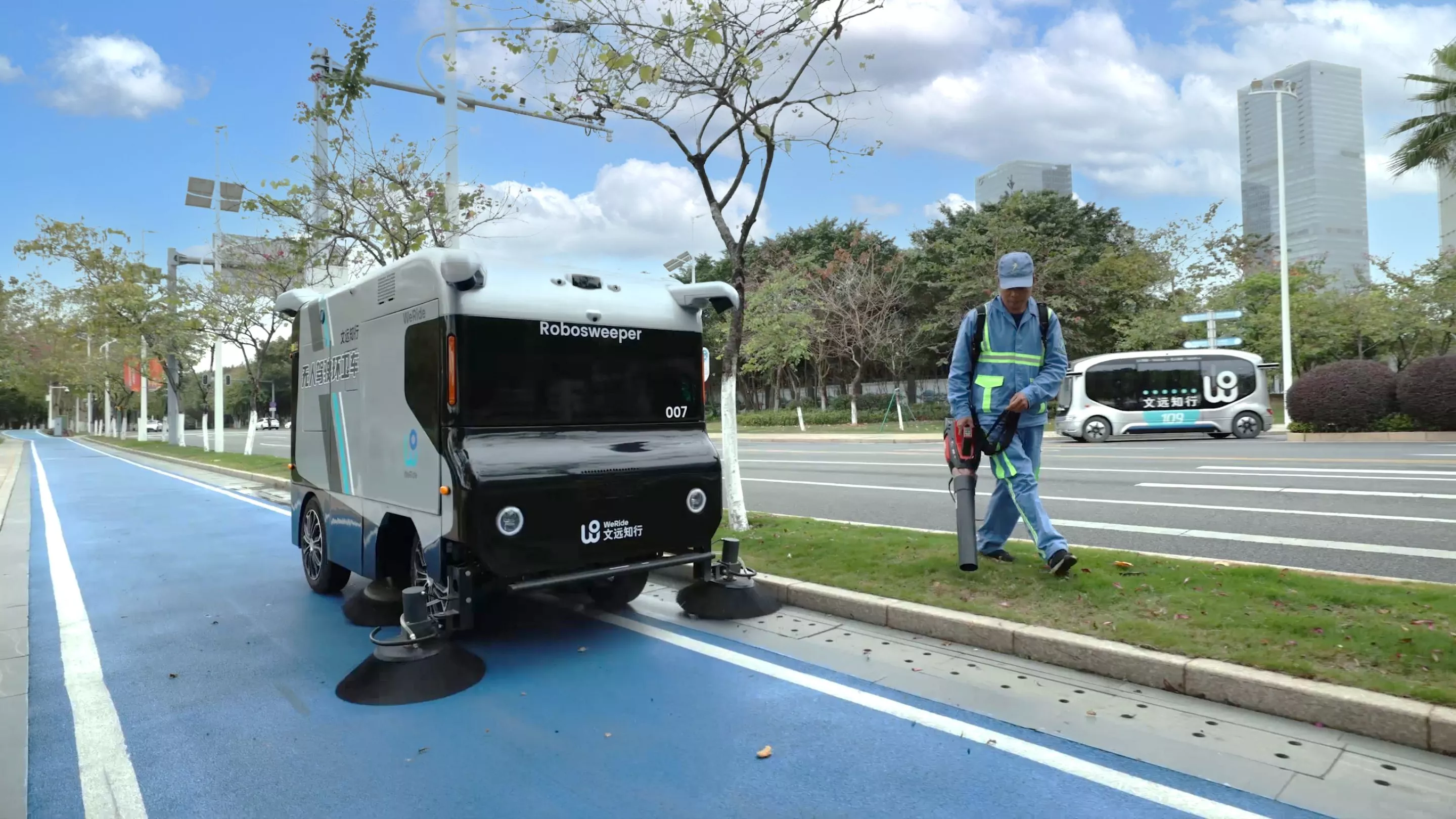 Tiny electric robovan cleans 1 million square feet of road per charge