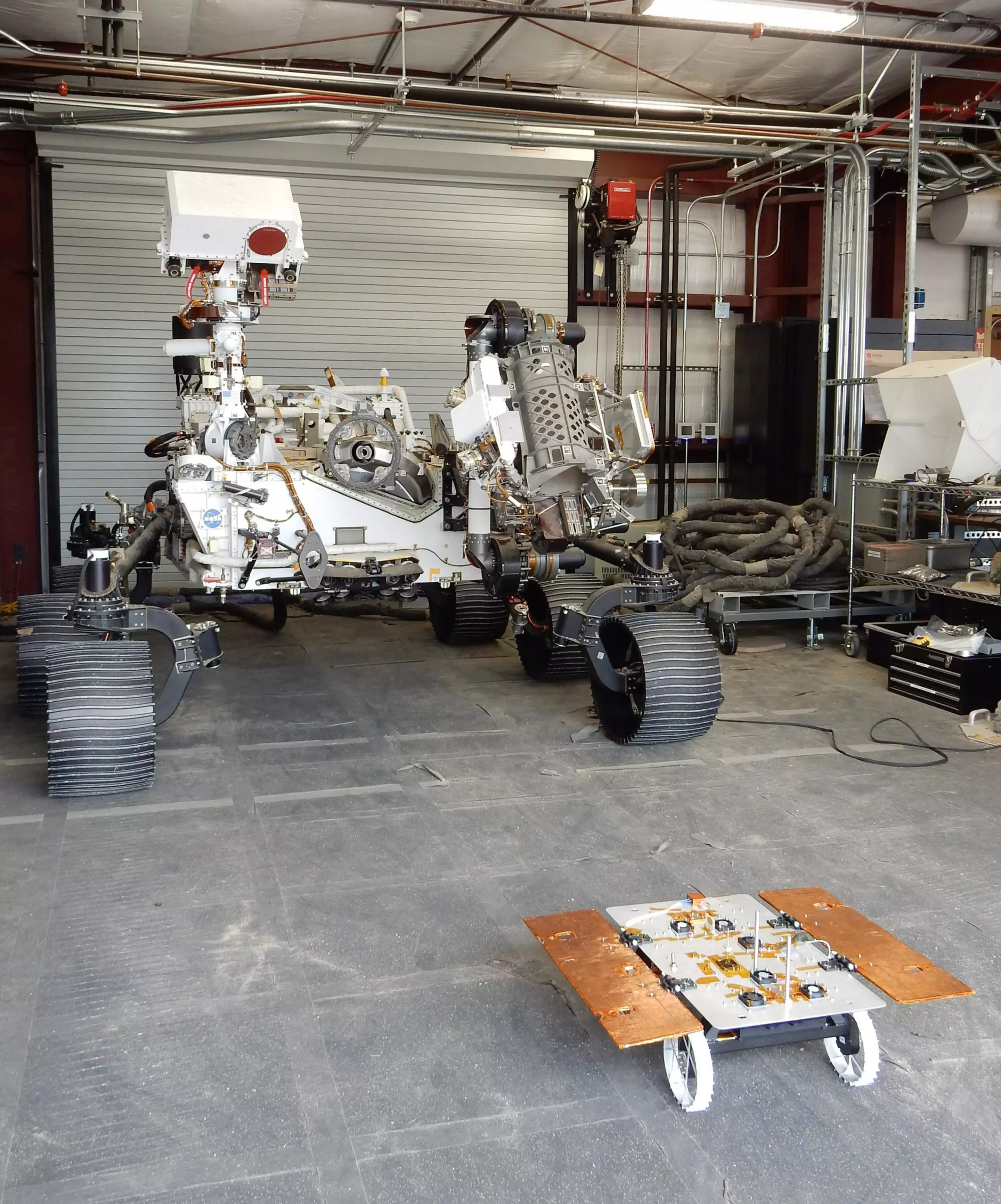 NASA to set a CADRE of autonomous rovers loose on the Moon