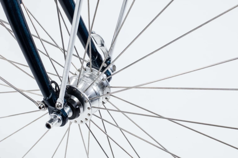 New e-bike combines classic, leather-and-wood style with hybrid ...