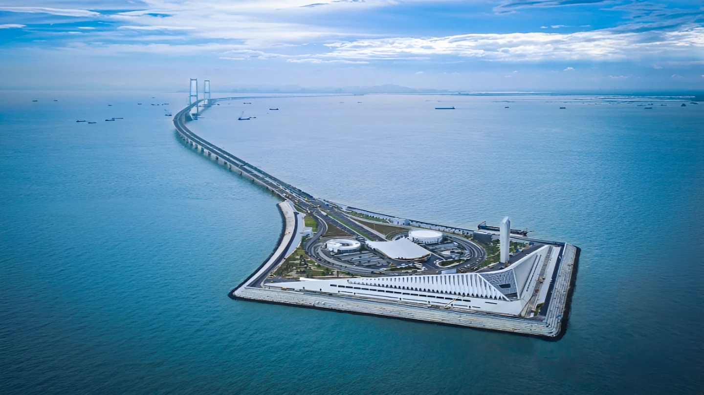 China claims 10 world records for new bridge/tunnel sea crossing