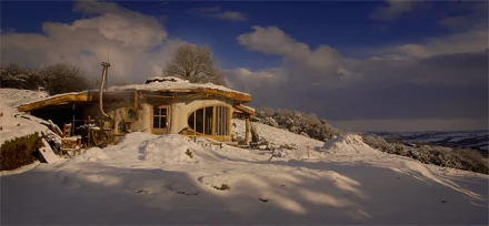 Low-impact Hobbit home only cost US$4,650 to build