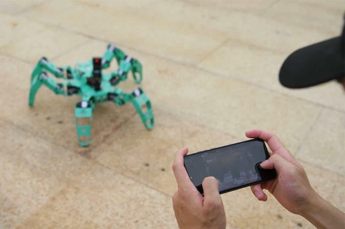 XR R1 brings hexapod robotics to tech-savvy consumers
