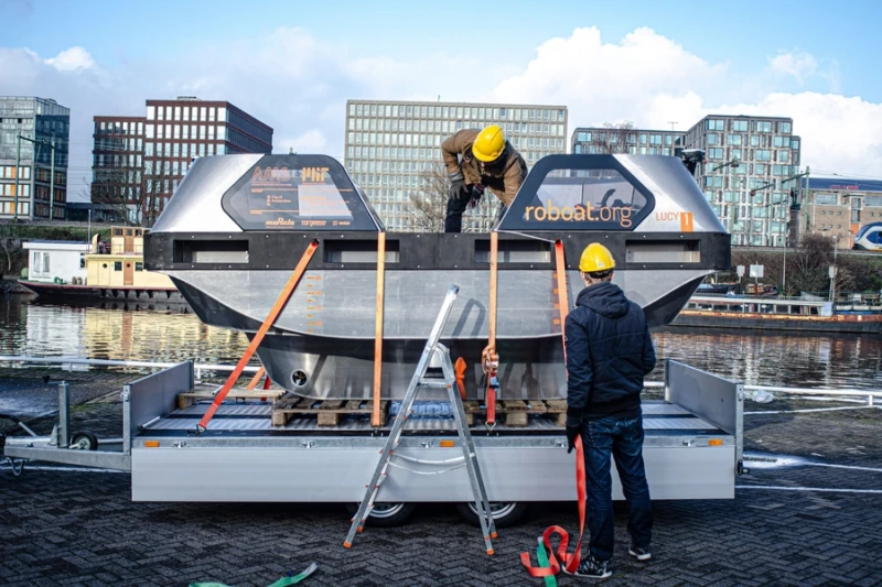 MIT deploys first full-scale autonomous Roboat on canals of Amsterdam