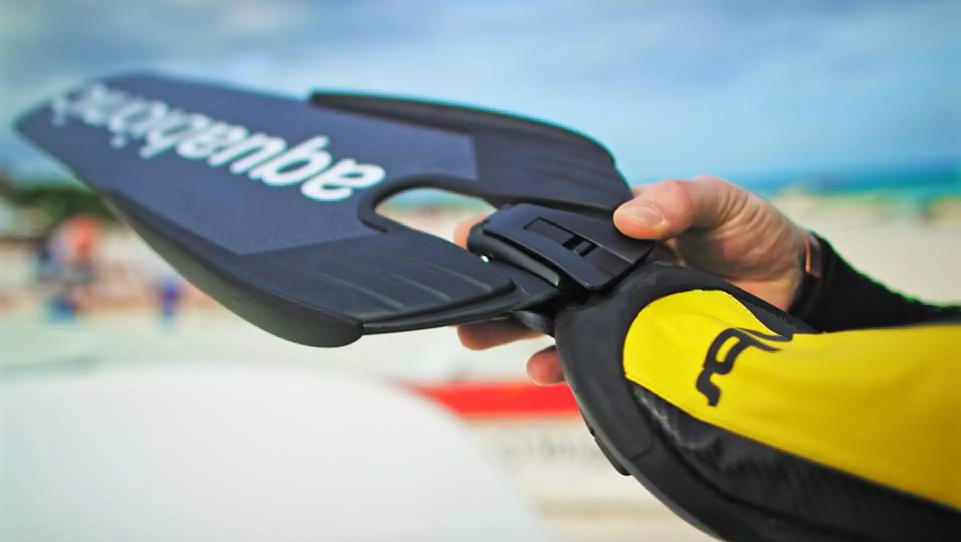 Detachable-blade fin system could simplify scuba