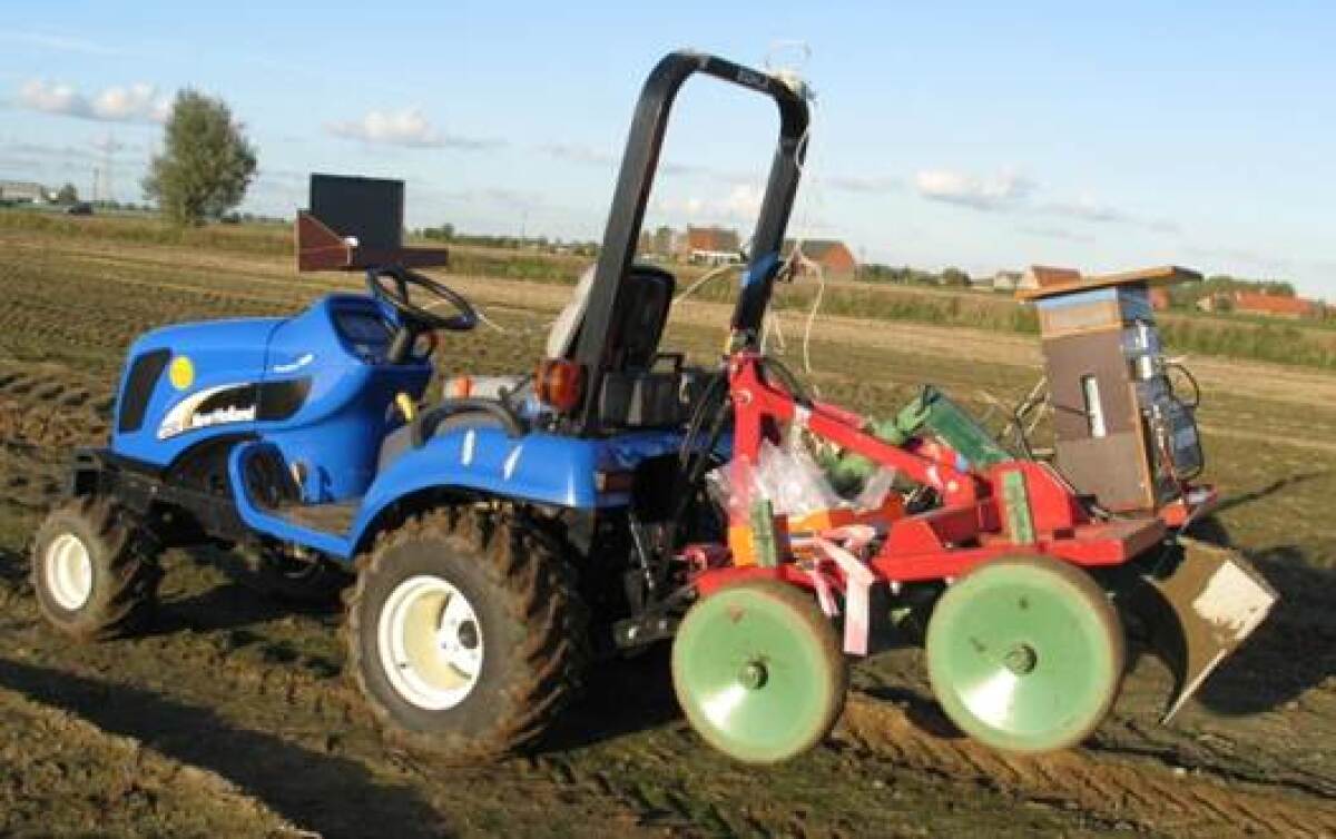 Autonomous self-steering tractor could make farmers' lives a lot easier