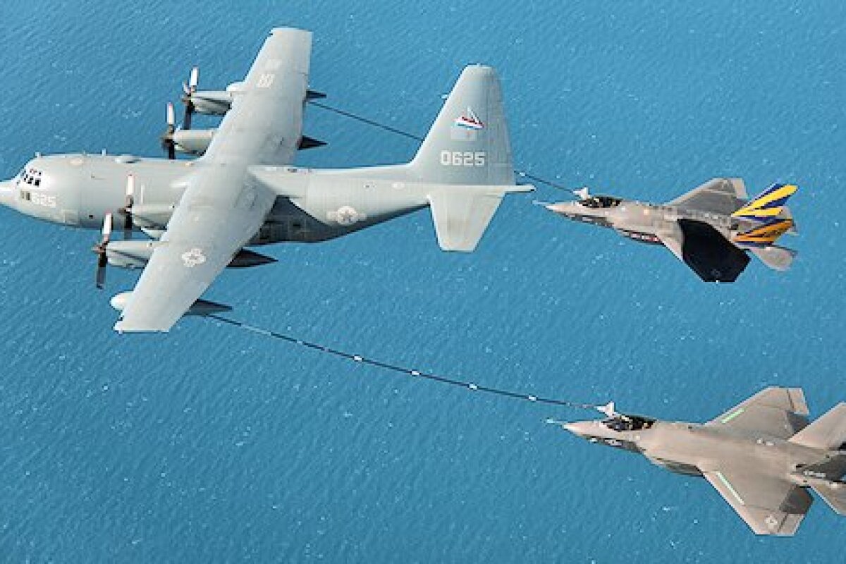 First-ever dual in-flight refueling of a pair of F-35C fighters