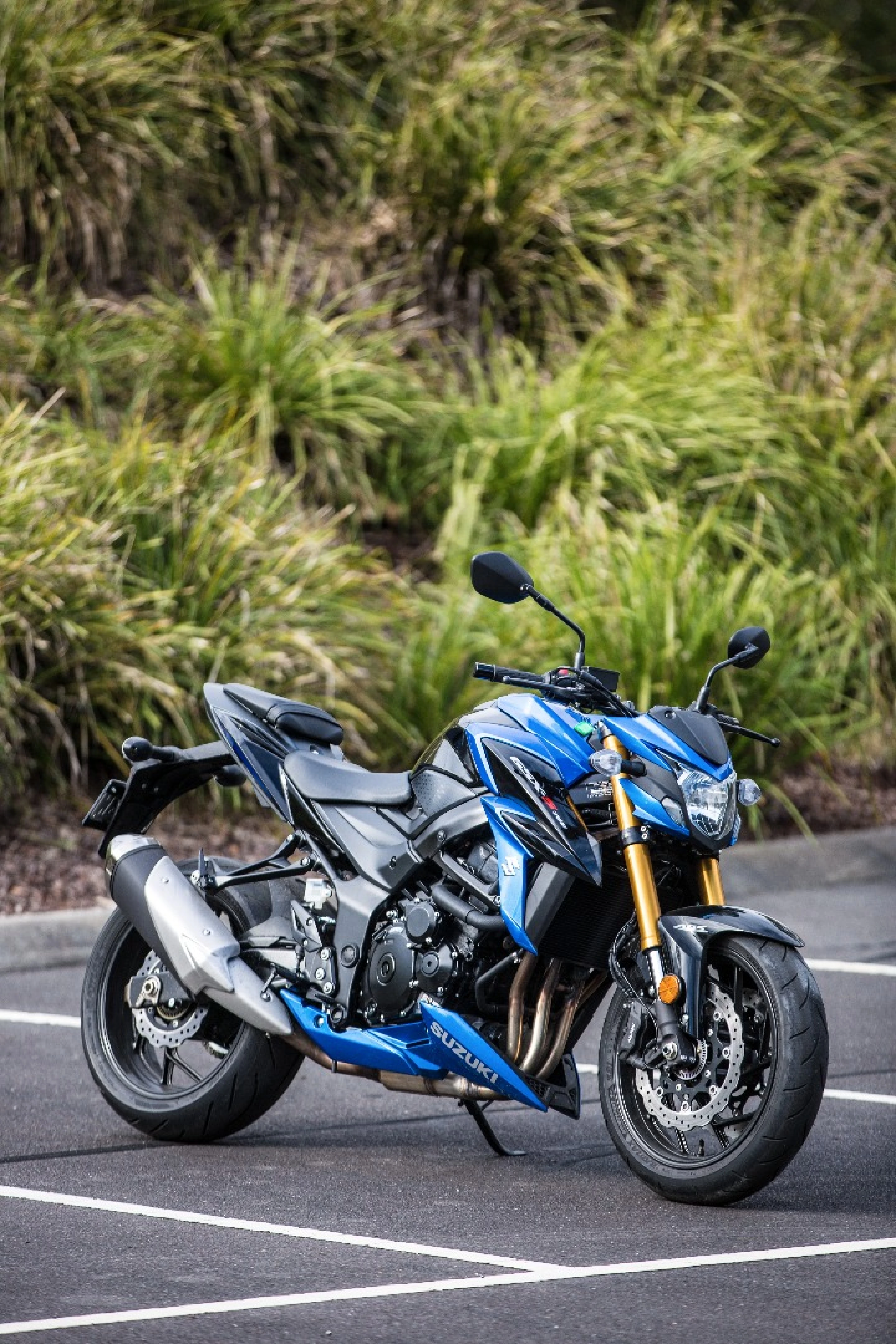 Review: 2017 Suzuki GSX-S750 shamelessly begs for a thrashing
