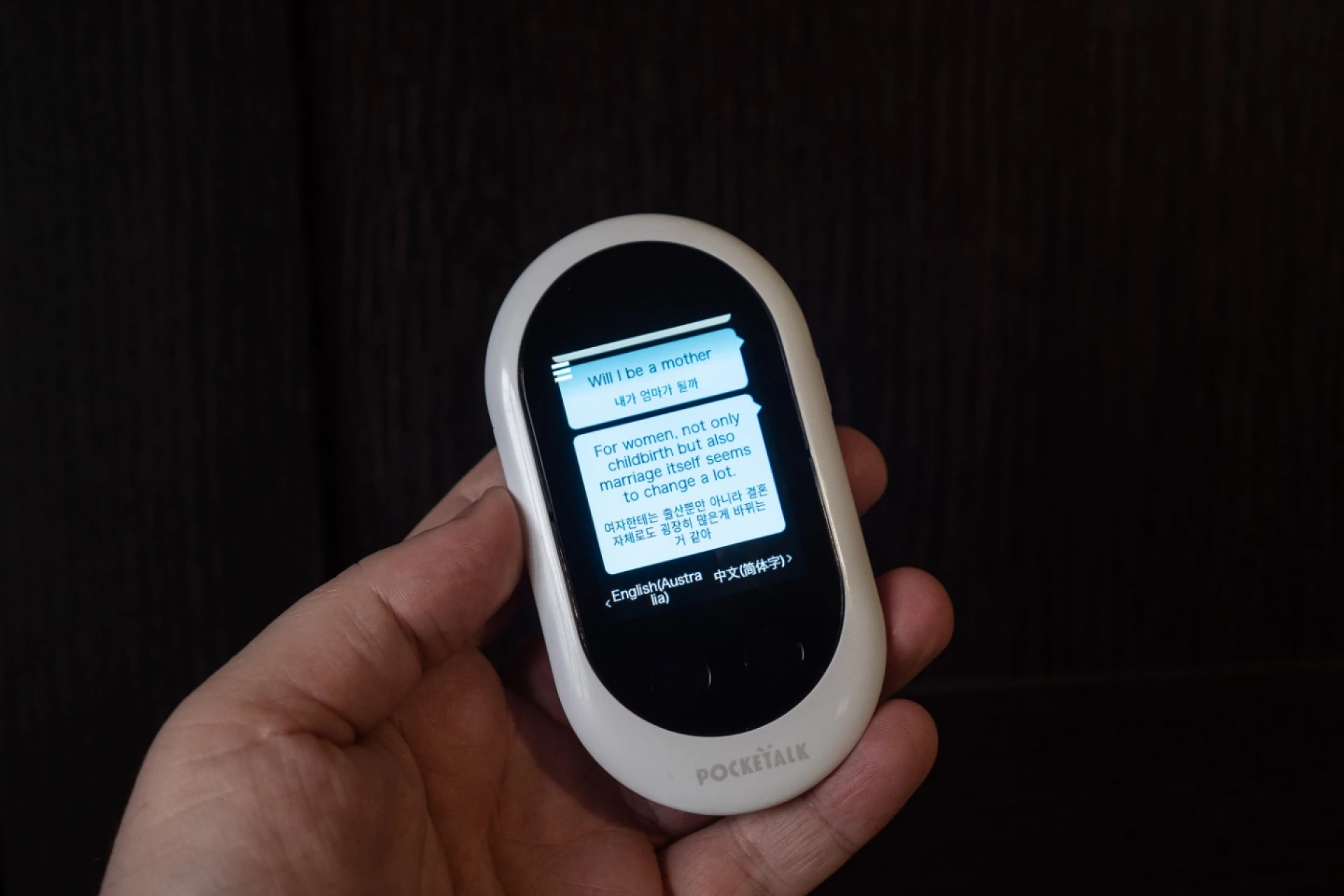 Review: Pocketalk translator puts 74 languages at your fingertips