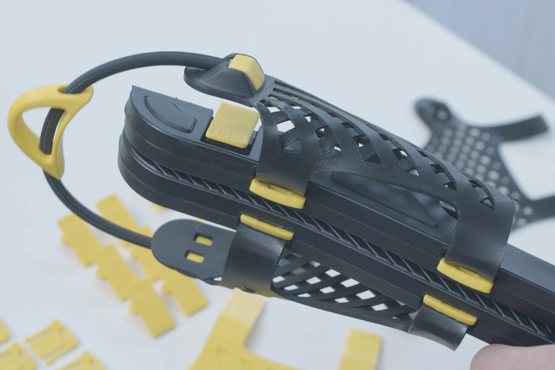 Folding swim fins get skinny for stowage