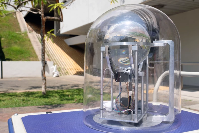 Sunlight-concentrating ball illuminates dark places
