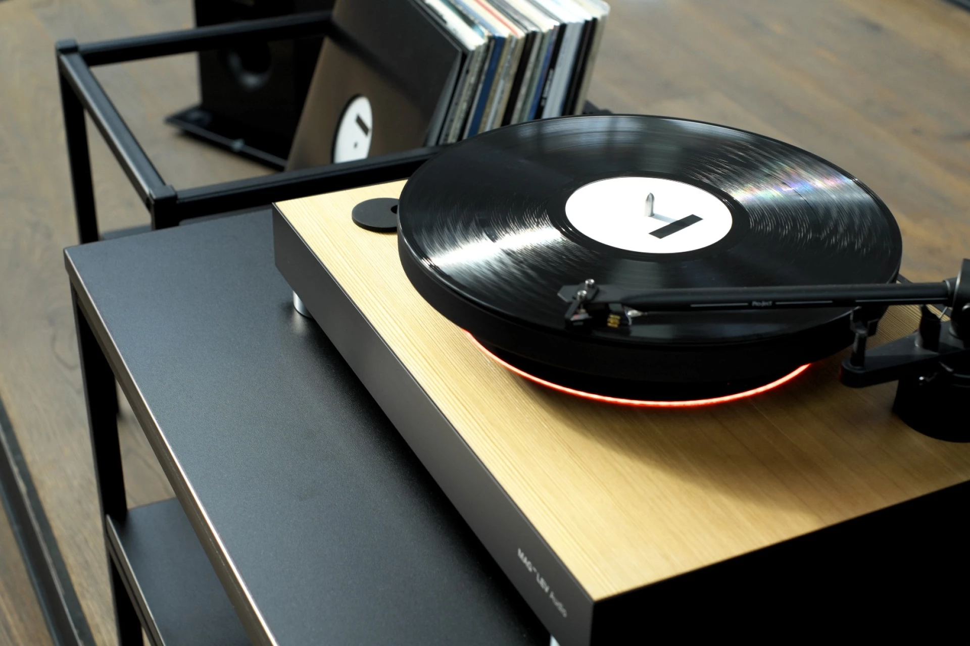 Eye-catching turntable spins vinyl in mid-air