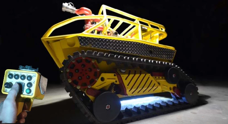 Thermite fire-fighting robot removes firefighters from harm's way