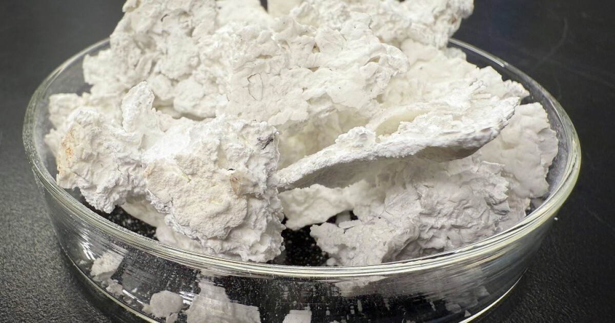 Cement sand substitute made from seawater, electricity and CO2