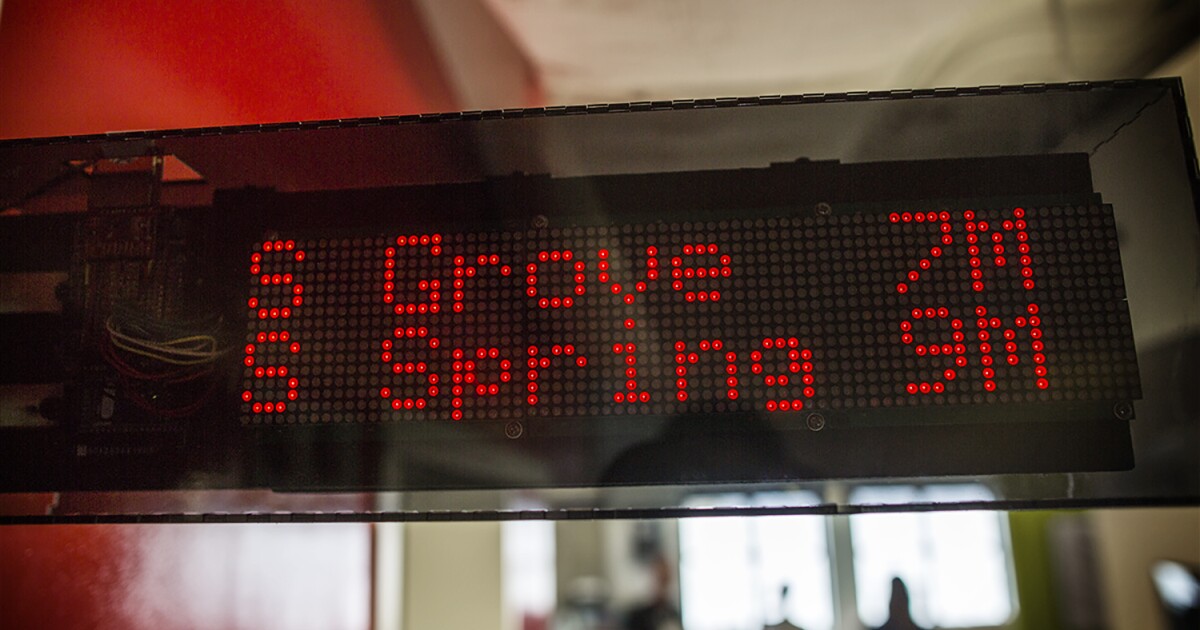 DIY sign provides real-time commuting info to office workers