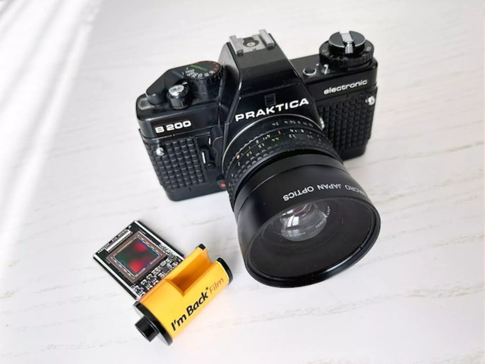 "Digital film roll" brings analog cameras out of retirement