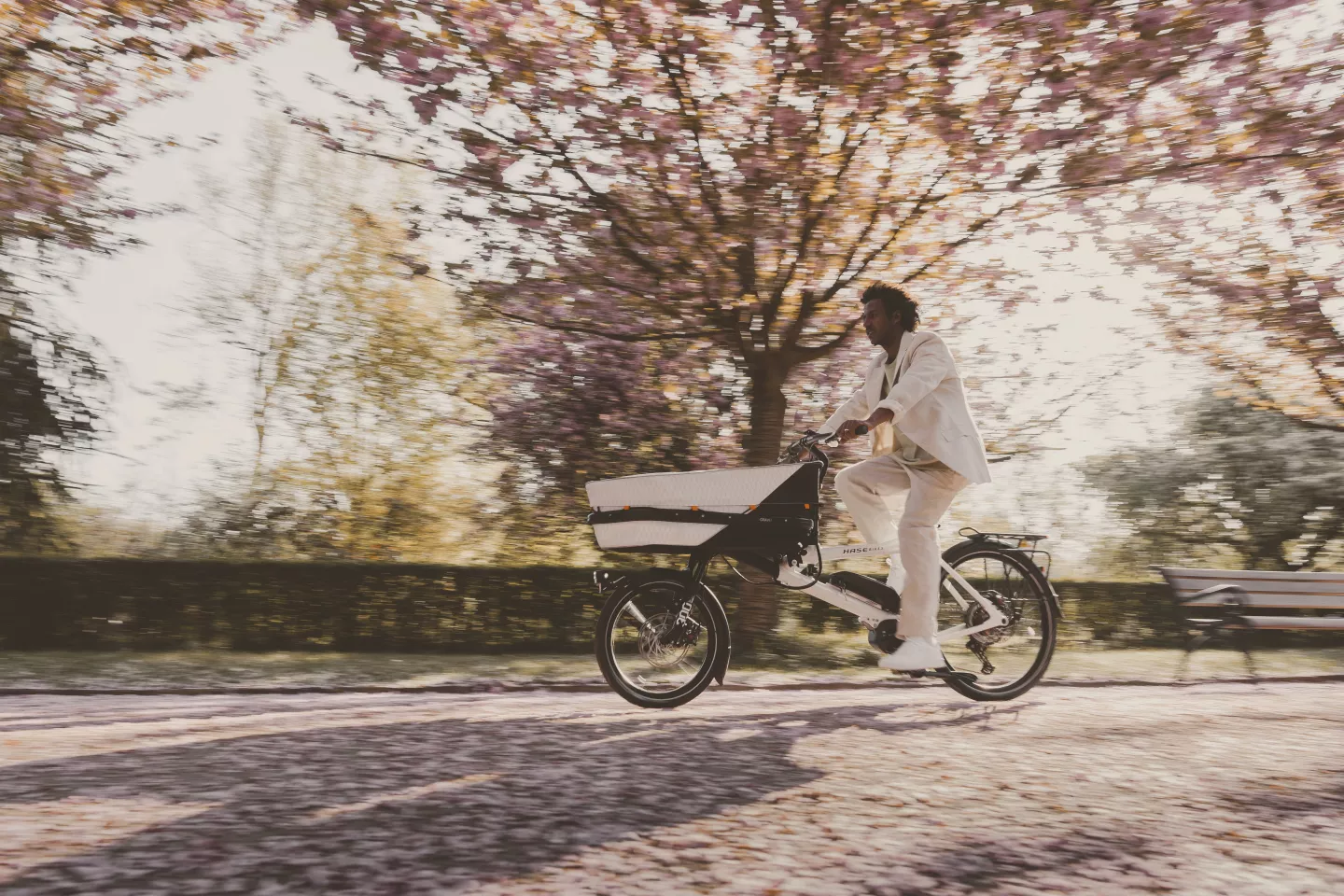 Hase Bikes takes pedal-assist telescoping cargo hauler to the city