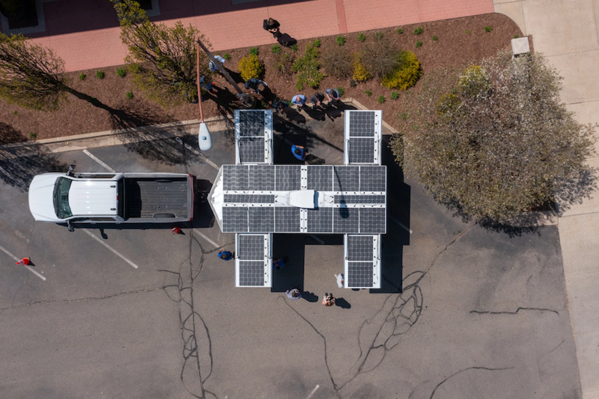 Fast-deploying solar/hydrogen nanogrid wheels emergency power off-grid